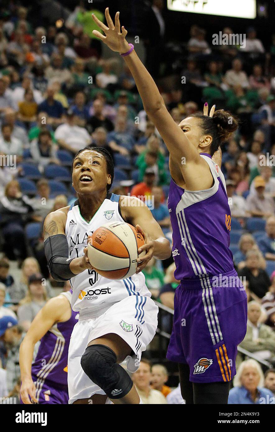 Minnesota Lynx guard Tan White (5) pushes up to the basket against ...
