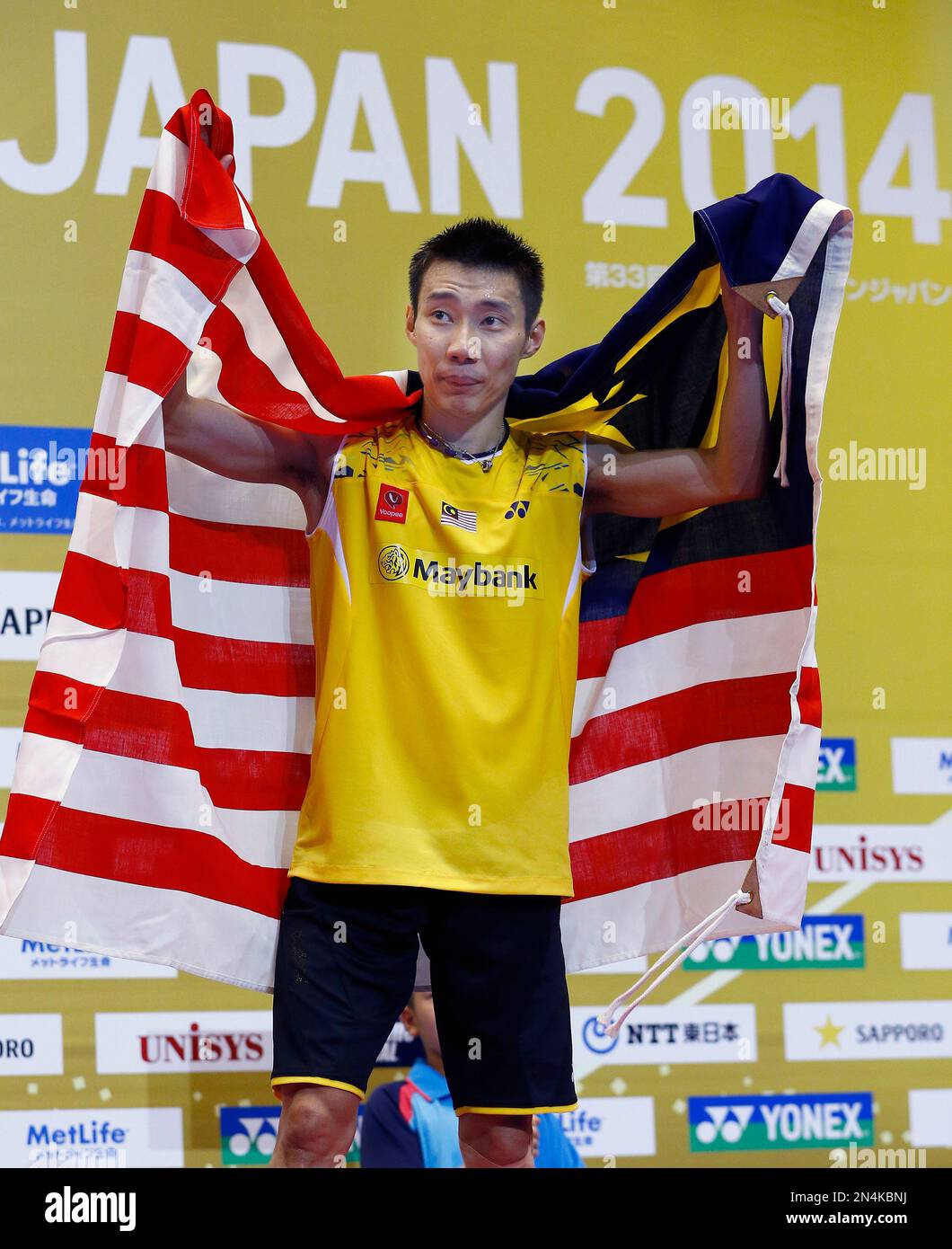 Malaysia's Lee Chong Wei poses with his national flag during an award ...