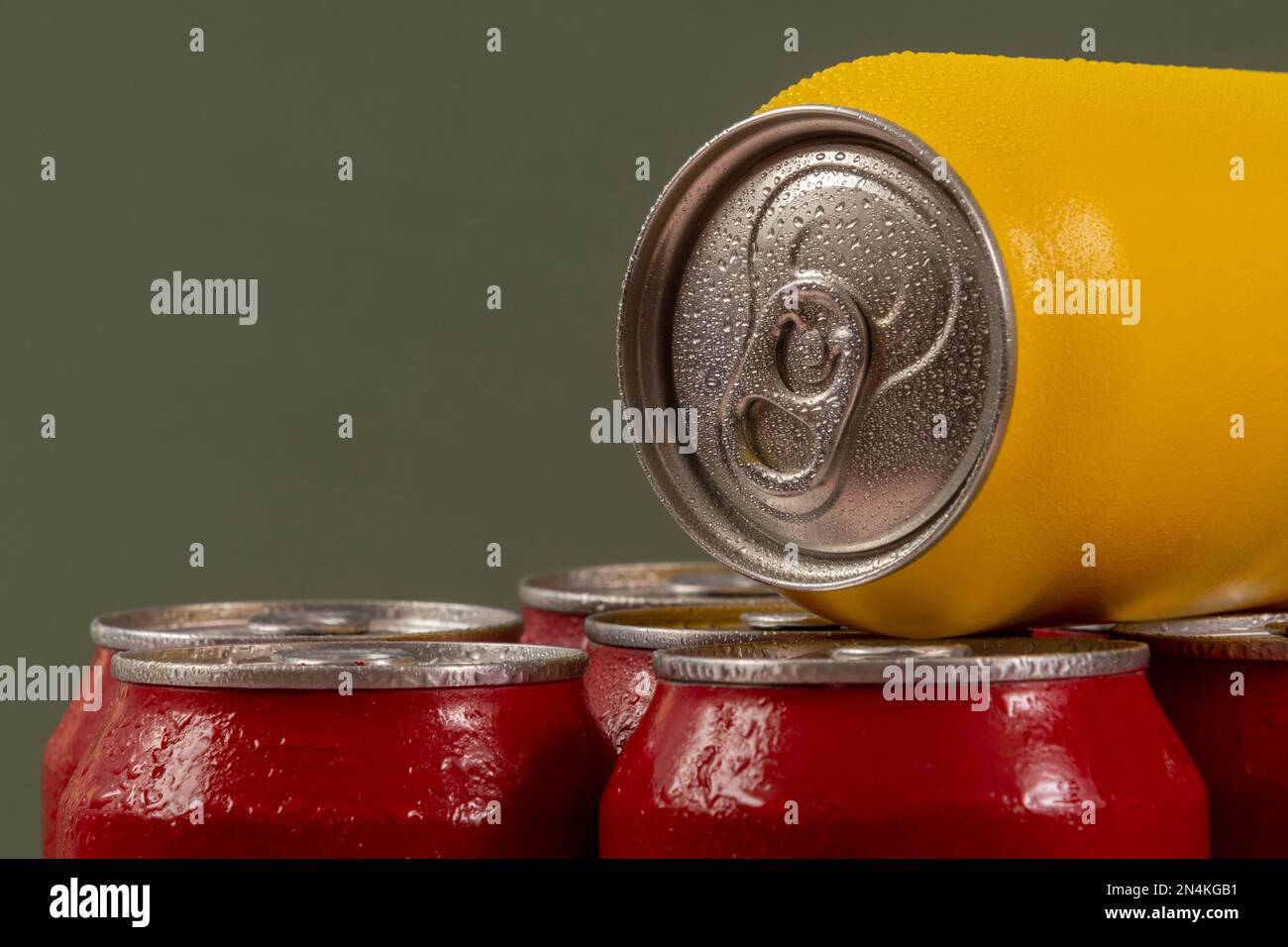 Group of aluminum soda cans, chilled, frozen and with water drops Stock ...