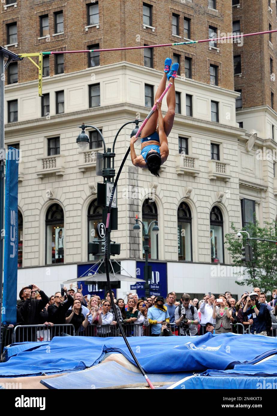 Olympic Gold Medalist Jenn Suhr pole vaults 15 feet, 6 inches to win ...