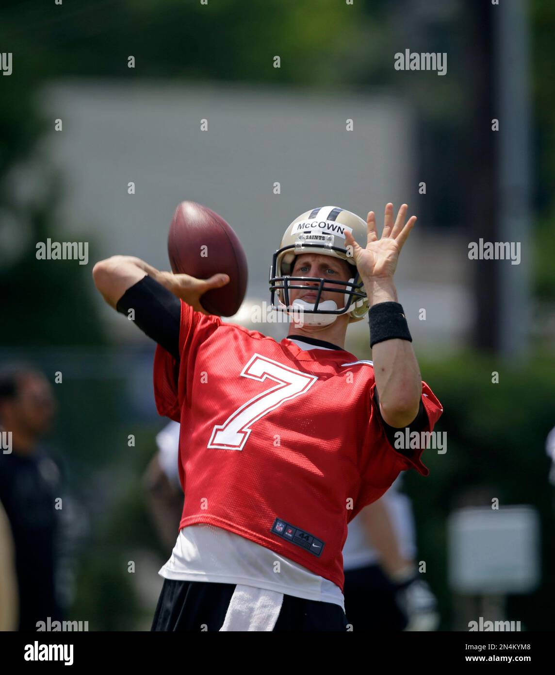 New Orleans Saints quarterback Luke McCown (7) passes during minicamp ...