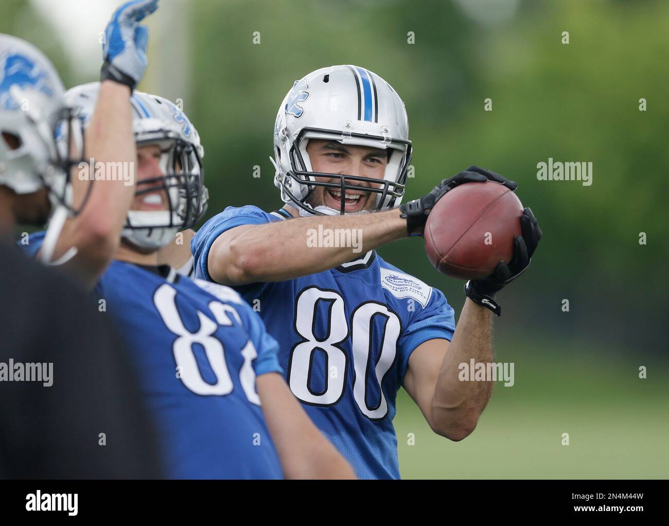 Detroit Lions tight end Joseph Fauria makes a catch during an NFL ...