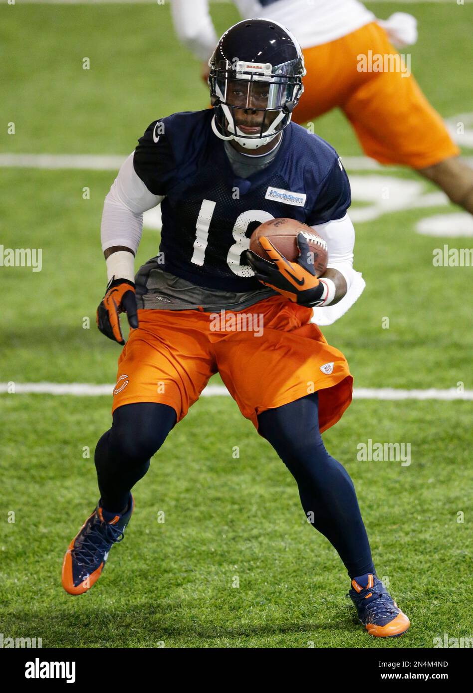 Chicago Bears wide receiver Micheal Spurlock (18) runs with a ball ...