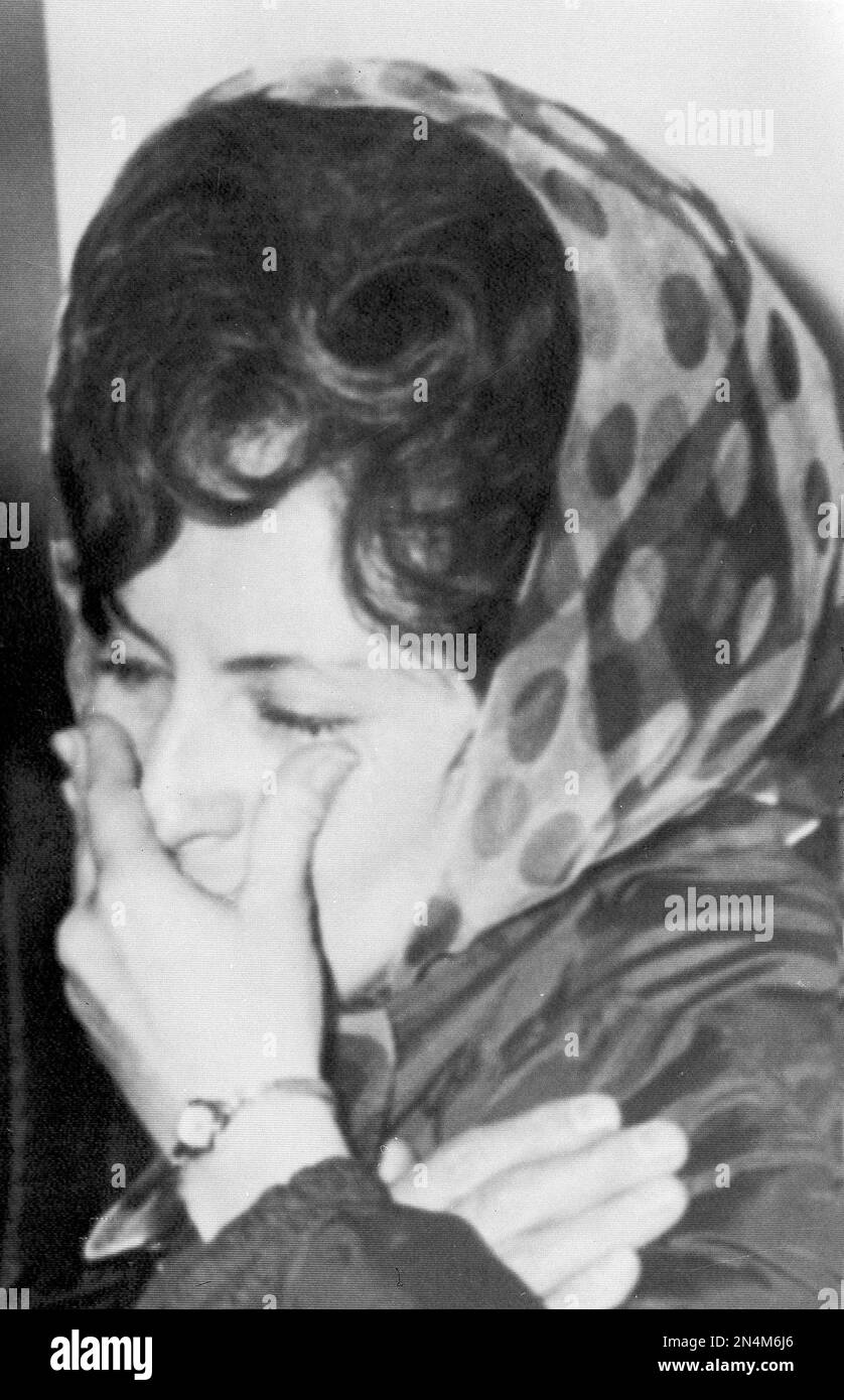 Janice Piantanida shows her anguish on learning that her parachutist ...