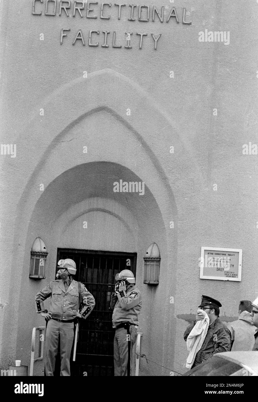 New York State troopers at the main gate of the Attica State Prison ...
