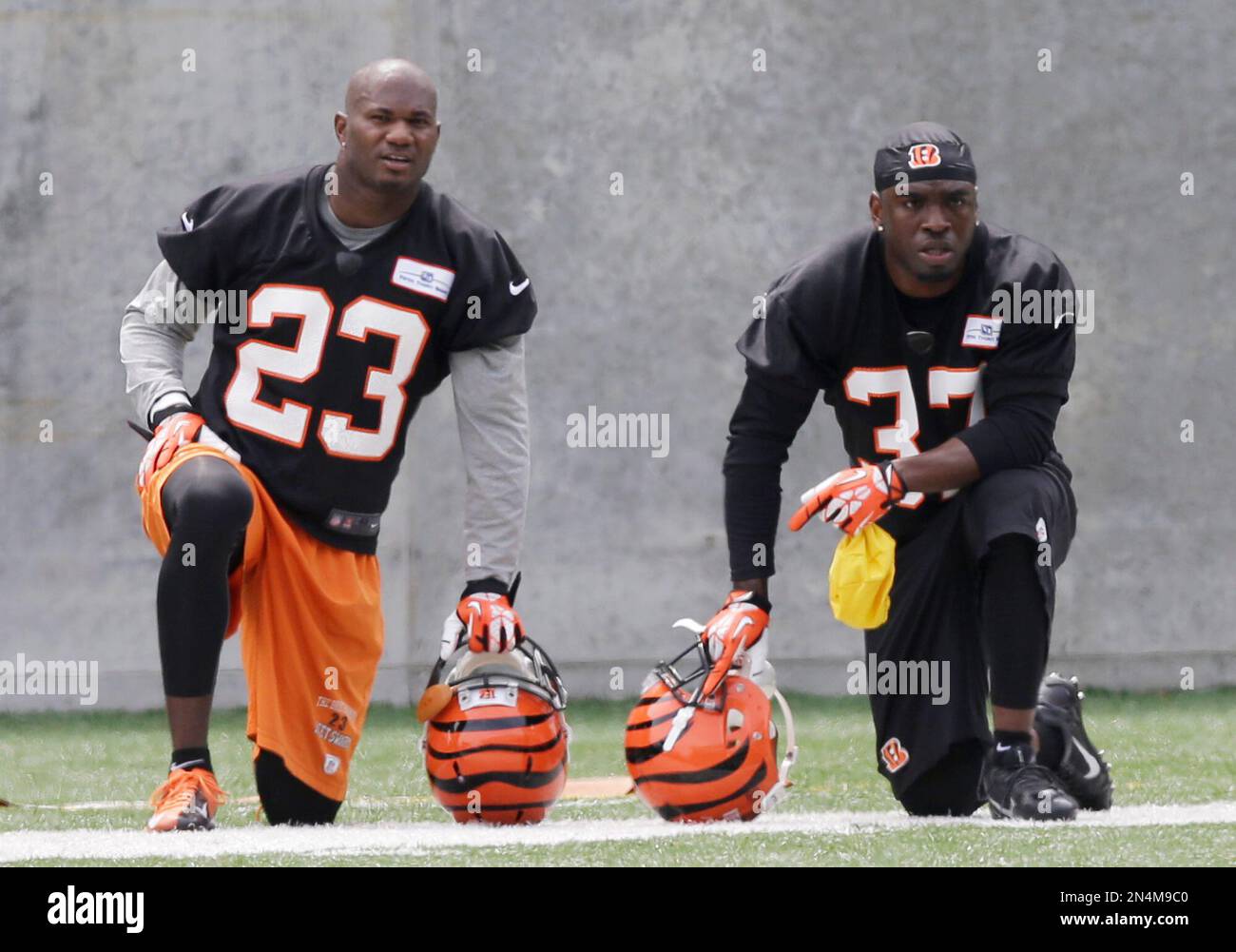 Cincinnati Bengals cornerback Terence Newman (23) and cornerback Chris ...
