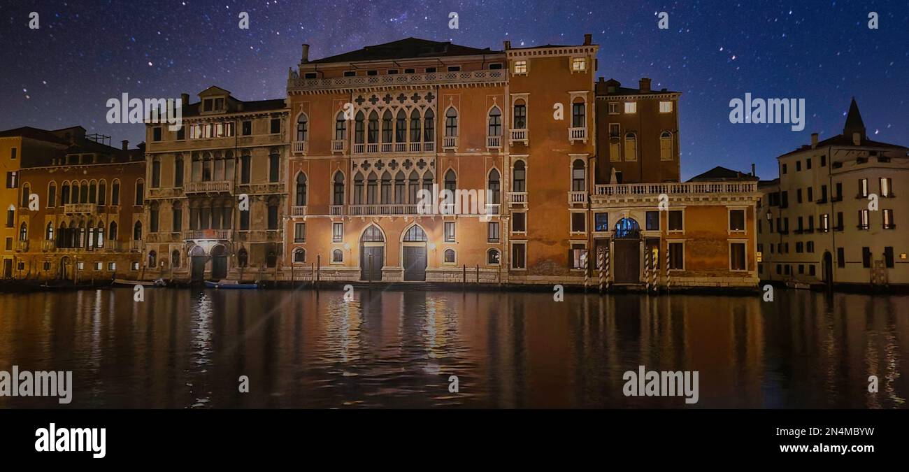 The Venice palace on Grand Canal at night Stock Photo - Alamy