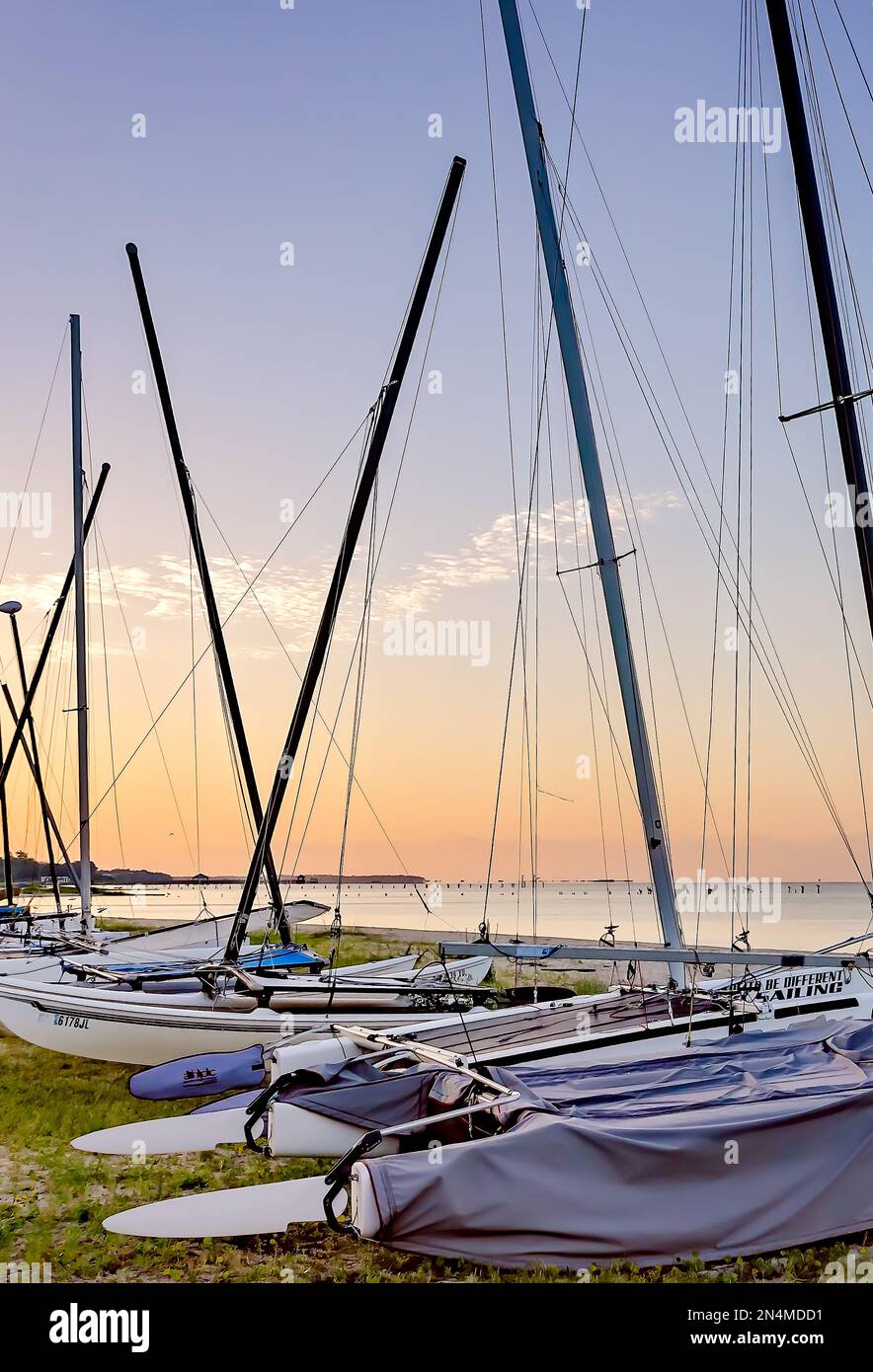 Front beach ocean springs hi-res stock photography and images - Alamy