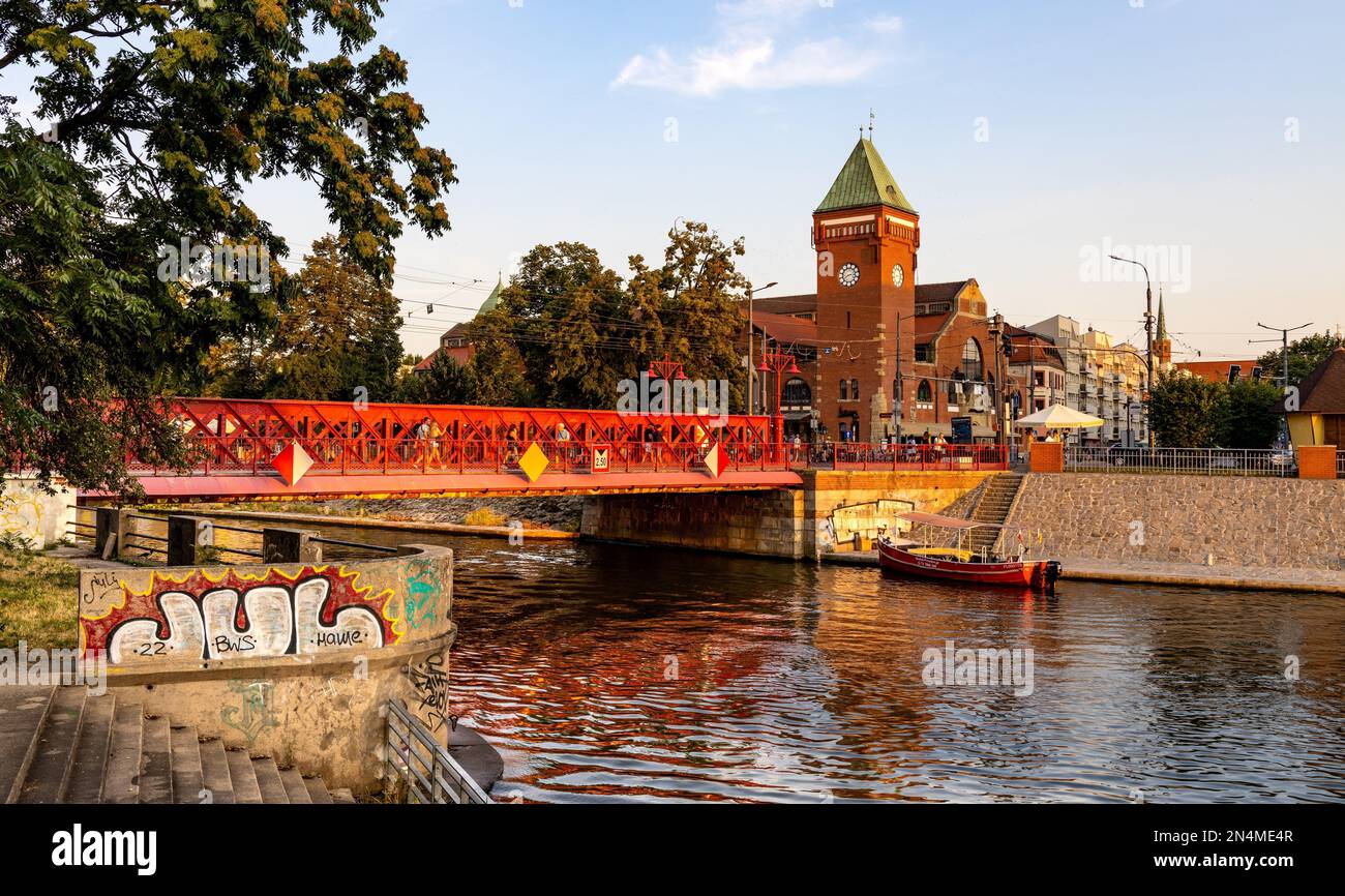 Wroclaw, Poland - July 19, 2022: Panoramic view Sand Bridge Most ...