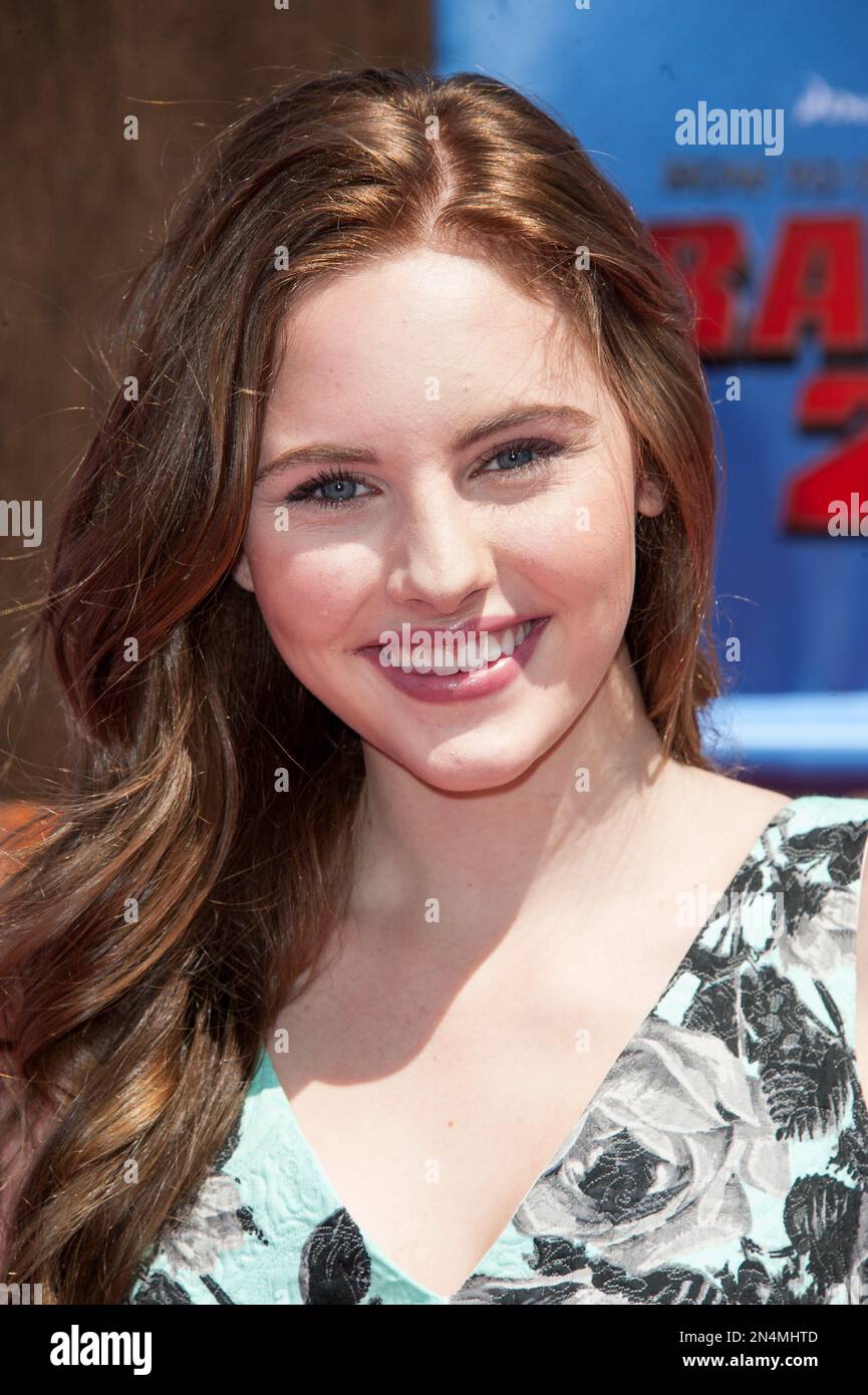 Ella Wahlestedt arrives at the LA Premiere of "How To Train Your Dragon ...