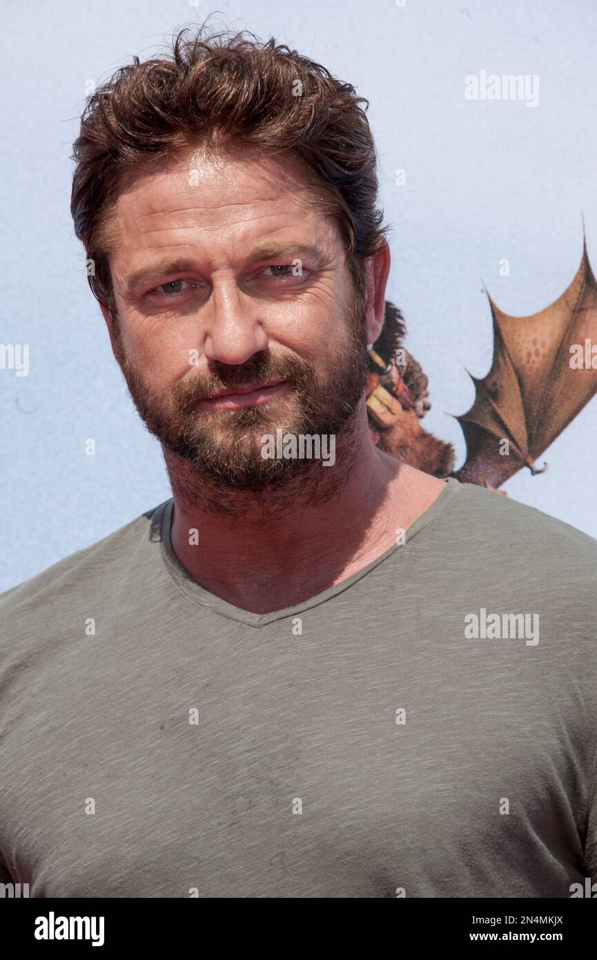 Gerard Butler arrives at the LA Premiere of "How To Train Your Dragon 2 ...