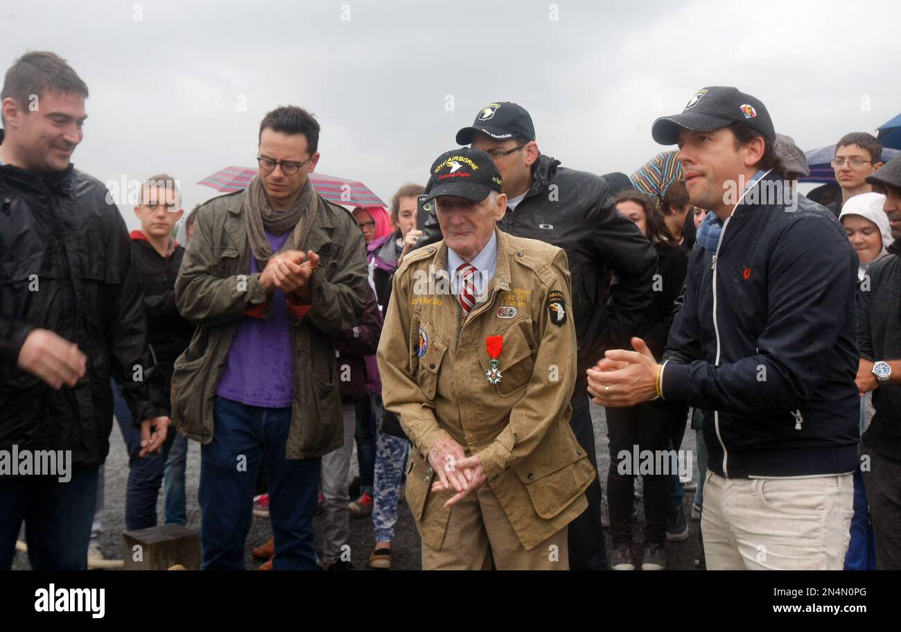 Actors from the TV series "Band of Brothers" left to right, George ...