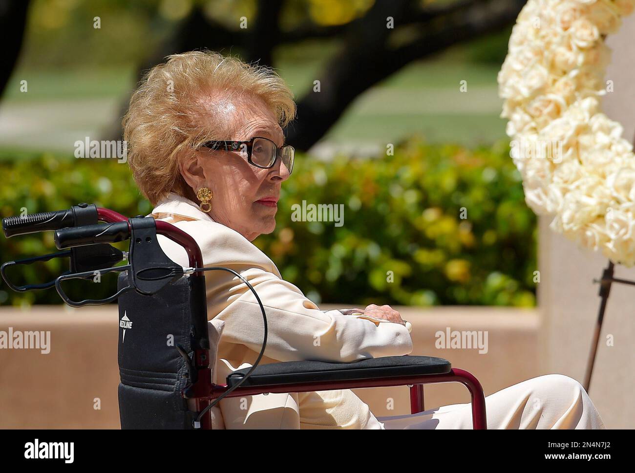 Former first lady Nancy Reagan visits the grave site of her husband ...