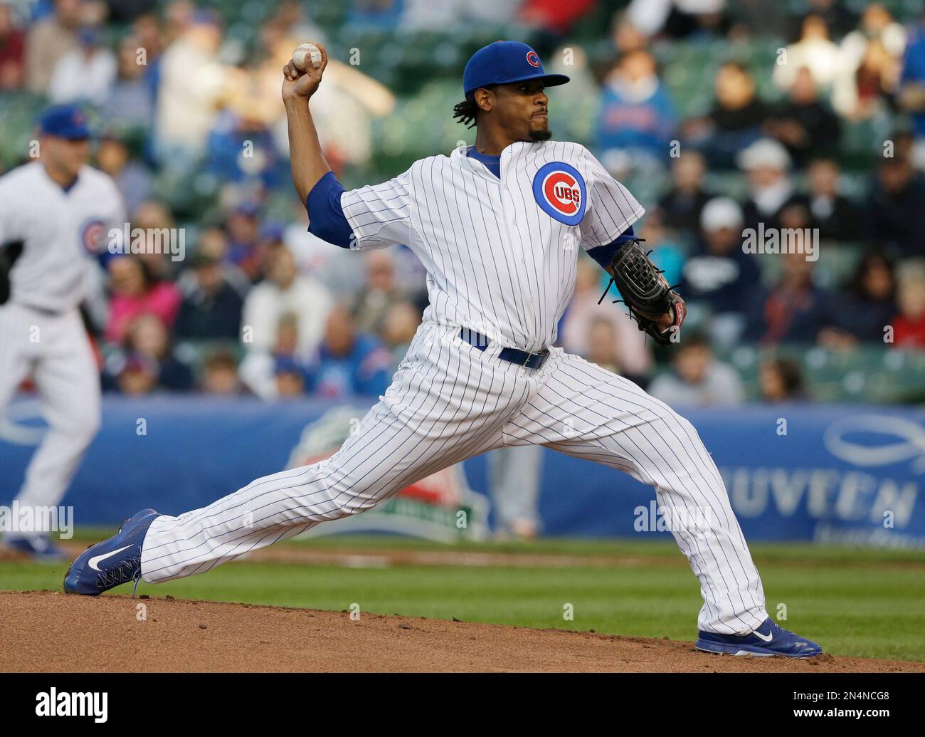 Chicago Cubs starter Edwin Jackson throws against the New York Mets ...