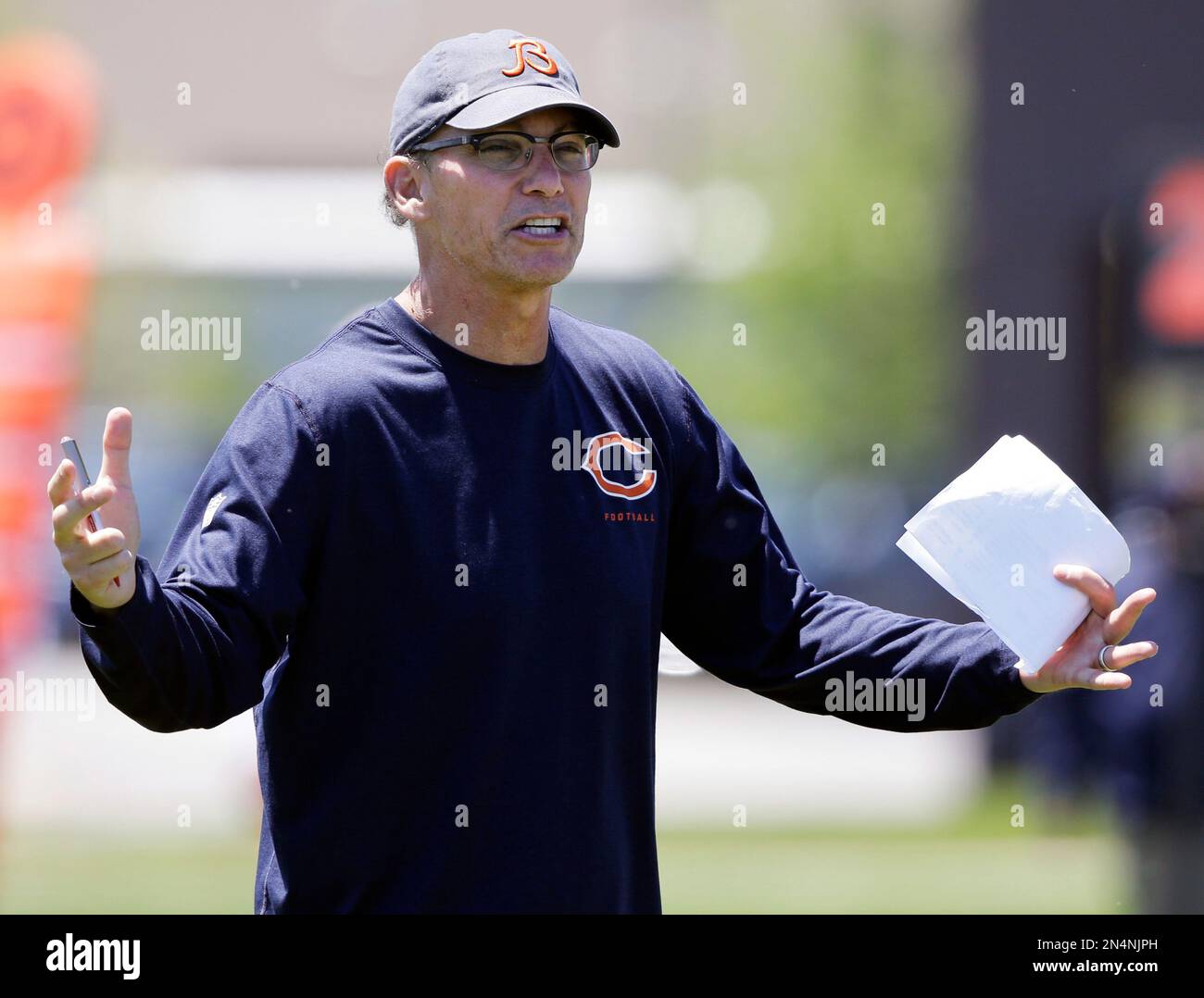 Chicago Bears head coach Marc Trestman talks to his team during an NFL ...