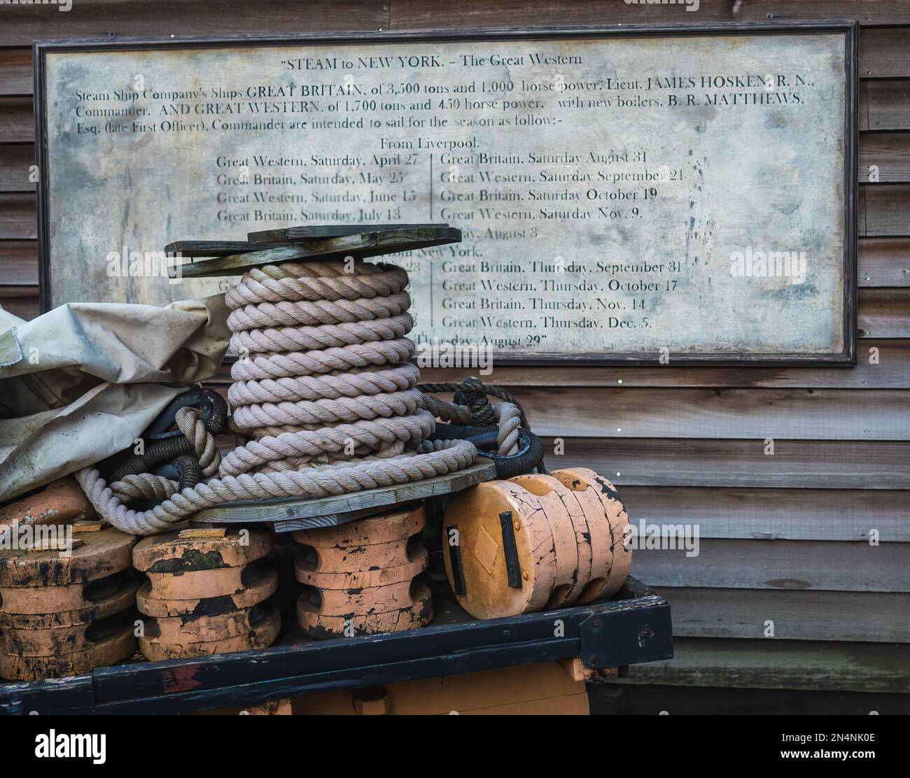 Dockside ropes hi-res stock photography and images - Alamy