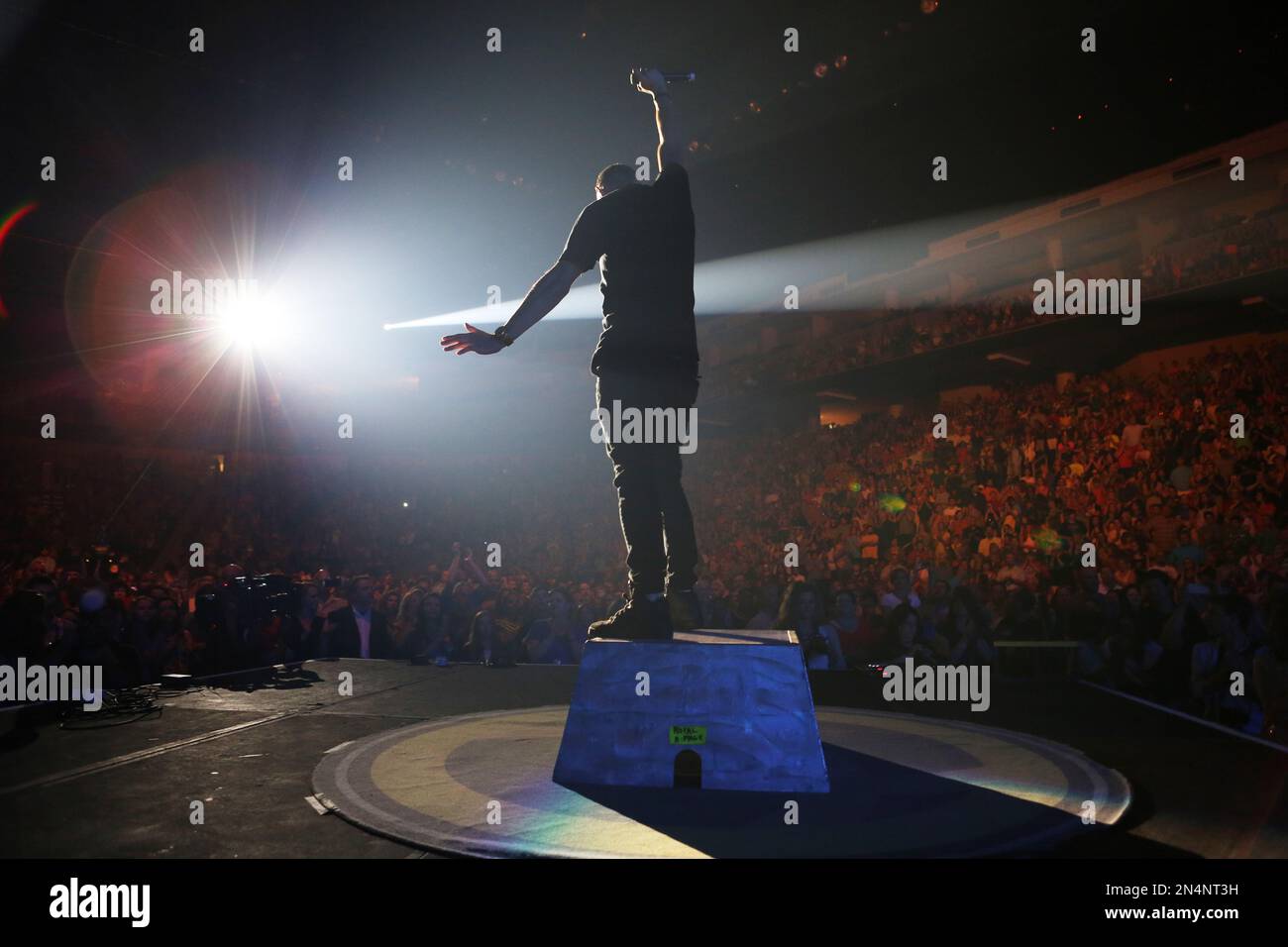 Tauren Wells, Blake Hubbard and DJ Cox with Royal Tailor performing as ...