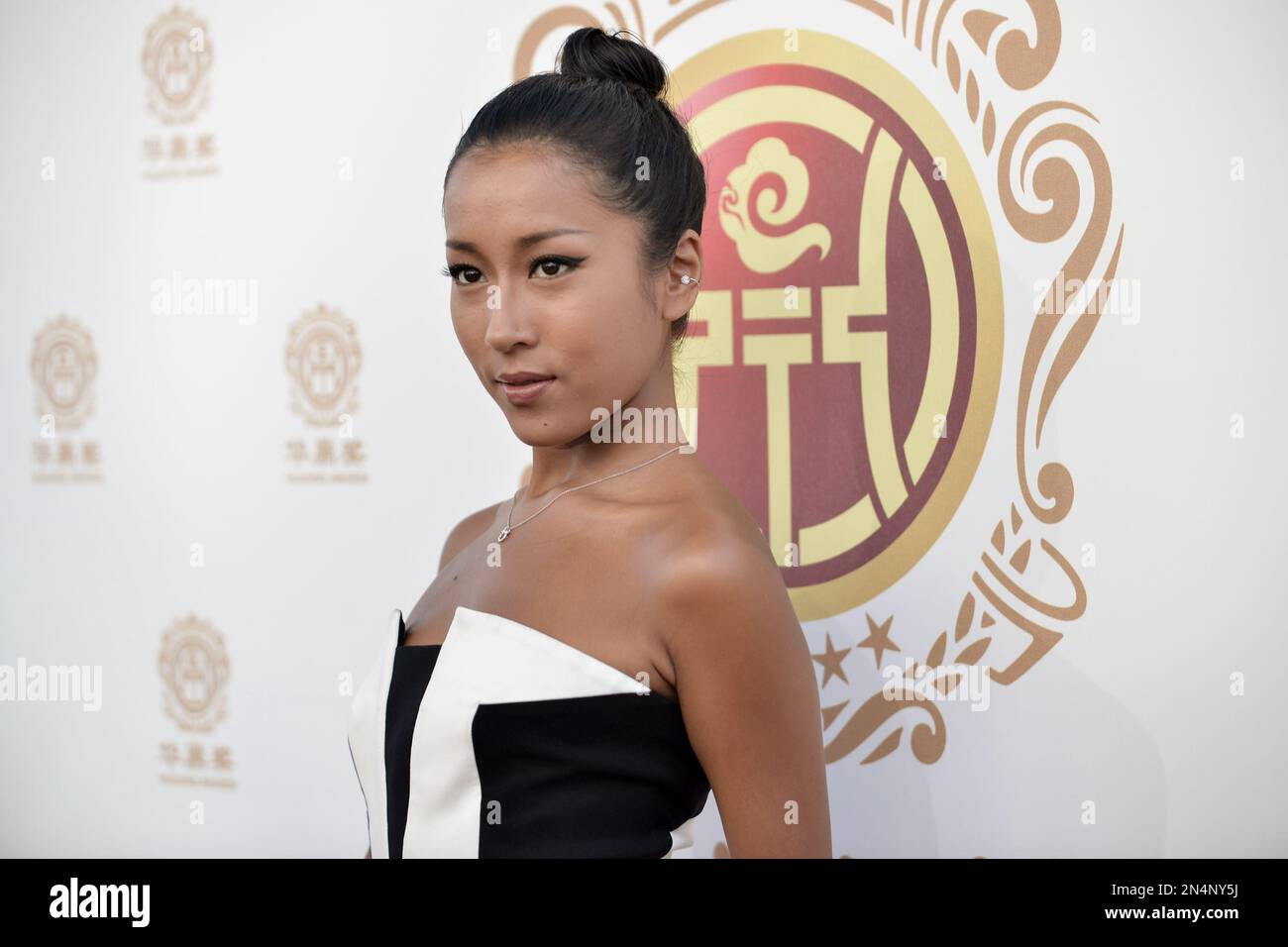 Summer Jikejunyi arrives at the Huading Film Awards held at the Ricardo ...