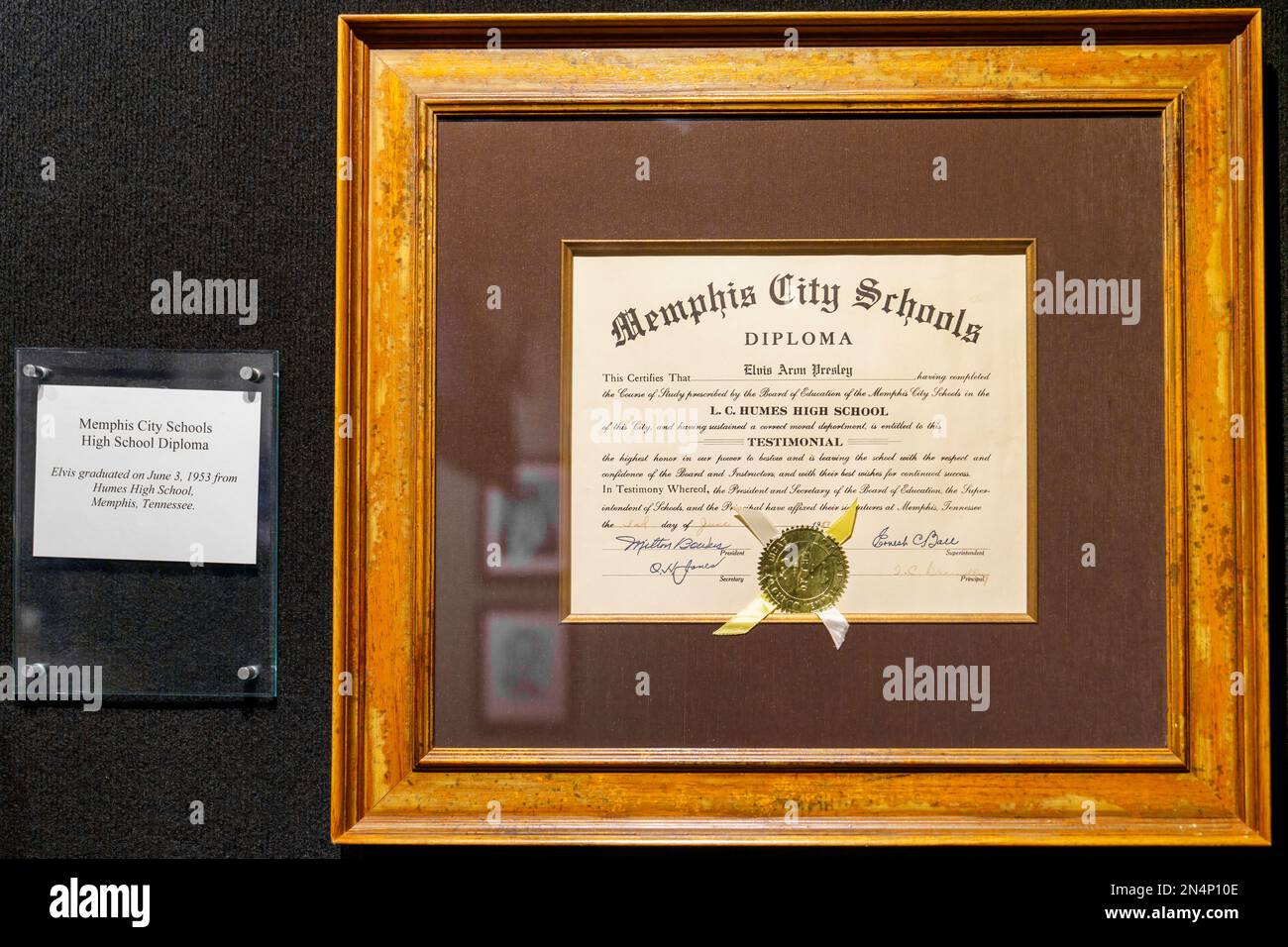 Elvis presley diploma hi-res stock photography and images - Alamy