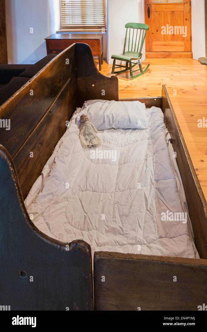 Opened pinewood 1830s beggar's bench bed and green wooden Boston ...