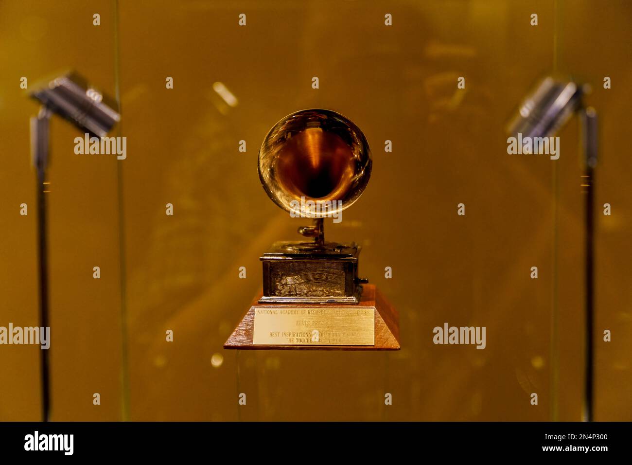 Elvis presley album hi-res stock photography and images - Alamy