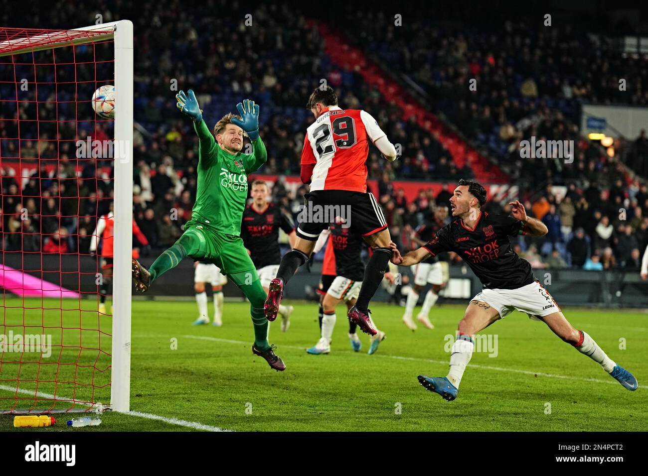 Rotterdam - Santiago Gimenez of Feyenoord scores the 3-3 during the match between Feyenoord v ...