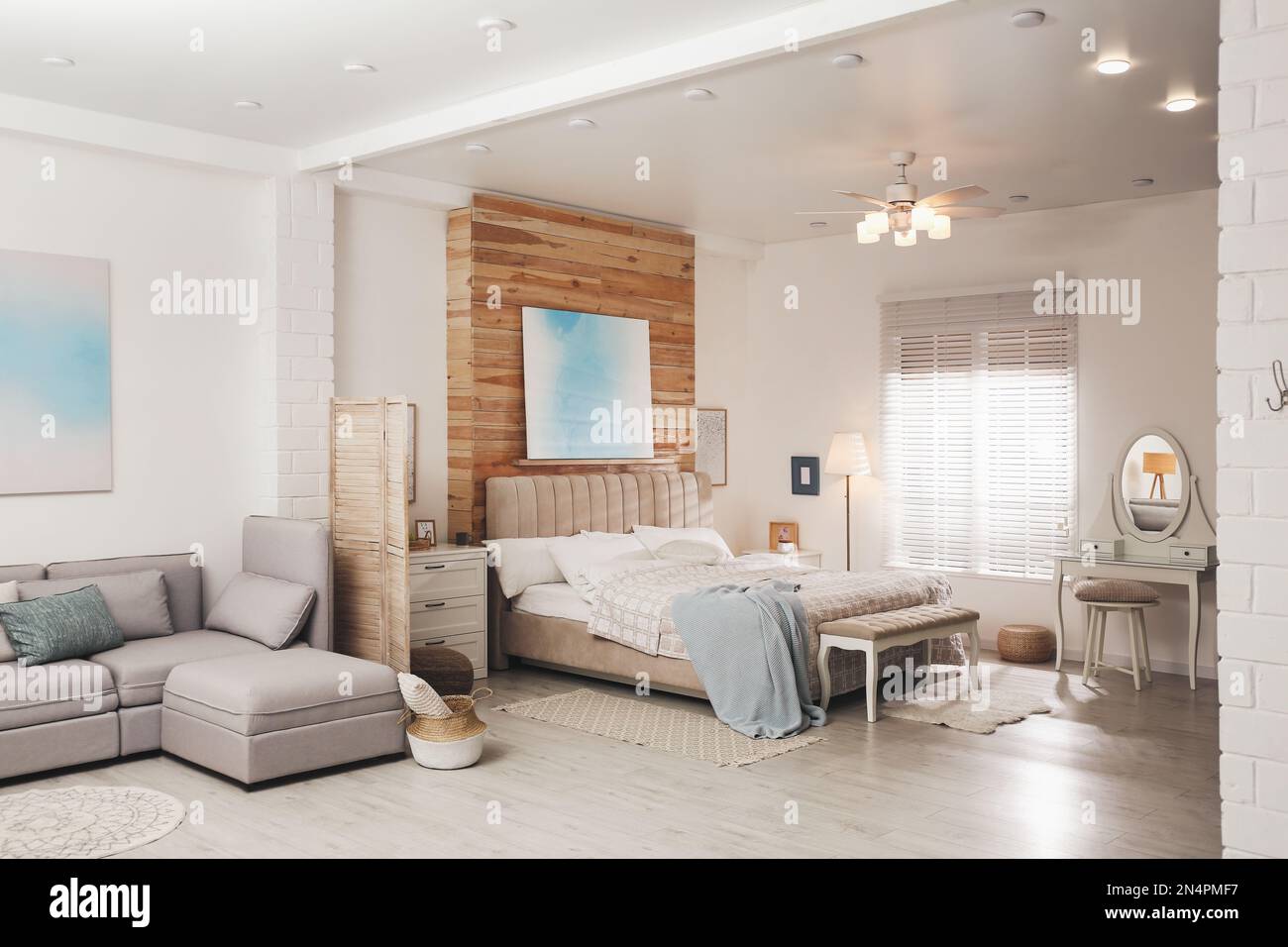 Stylish apartment interior with modern ceiling fan Stock Photo - Alamy