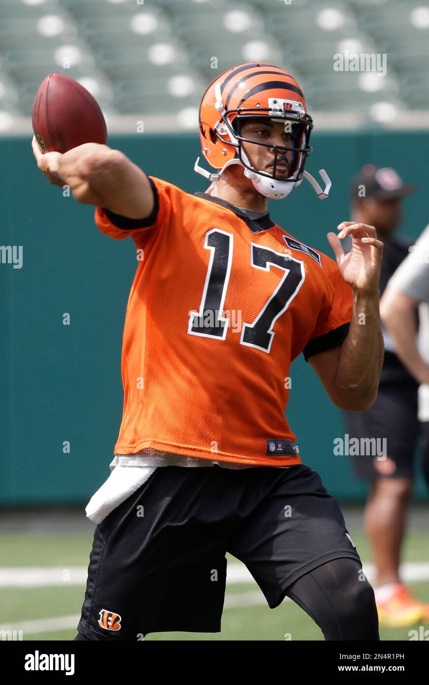 Cincinnati Bengals quarterback Jason Campbell passes during an NFL ...
