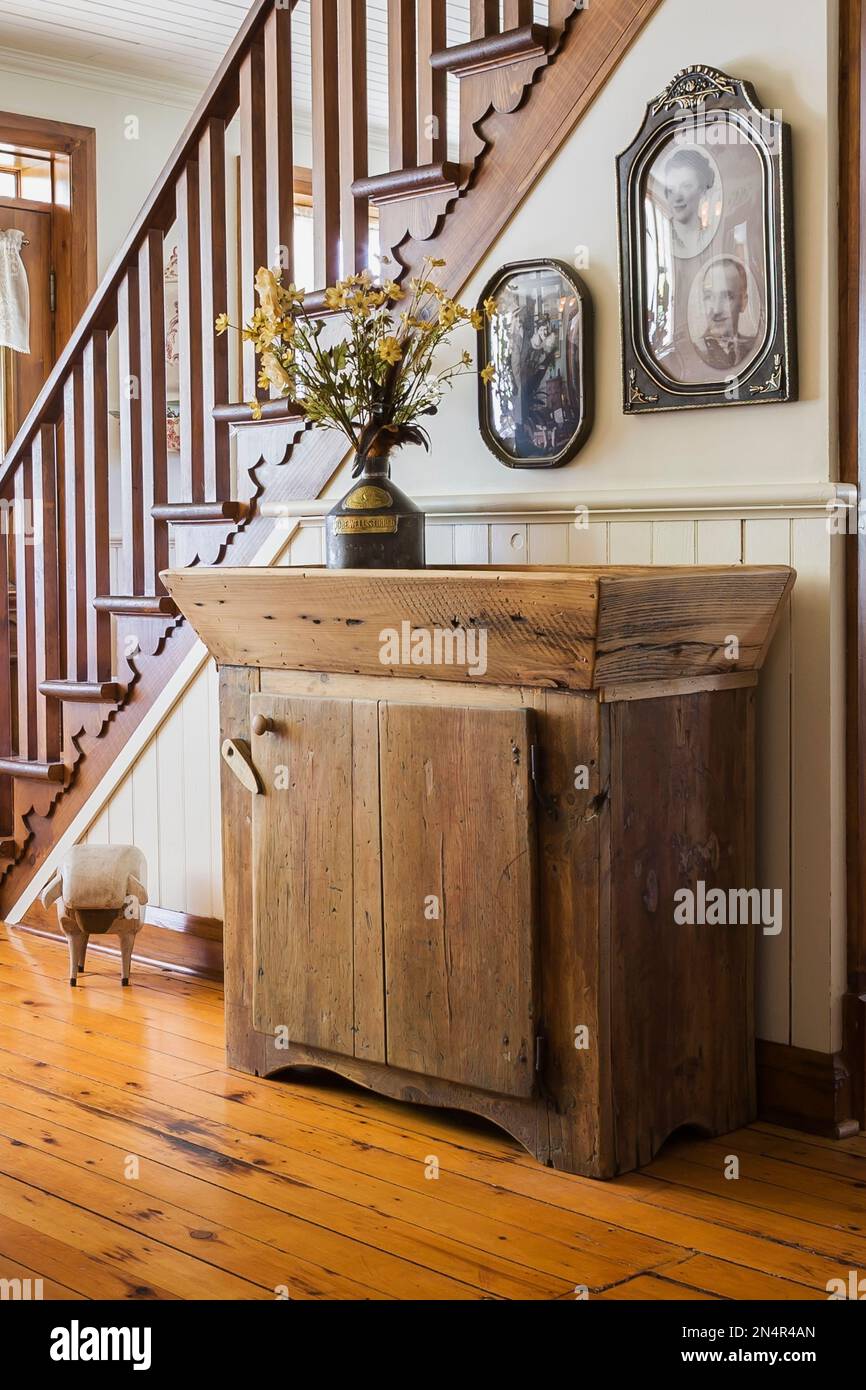 Pinewood pictures hi-res stock photography and images - Alamy