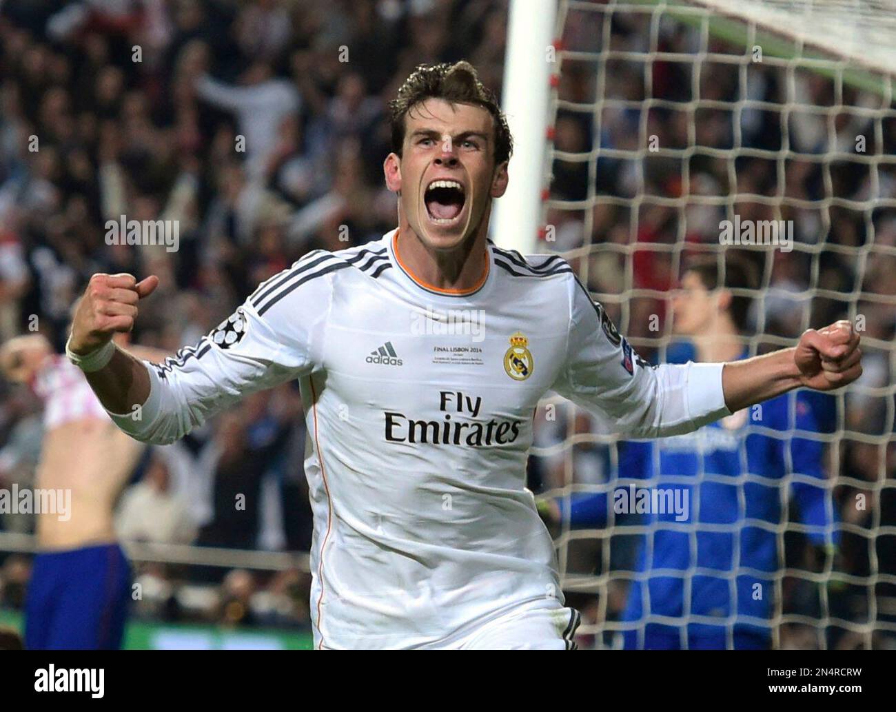 Real's Gareth Bale celebrates scoring his side's 2nd goal, during the ...