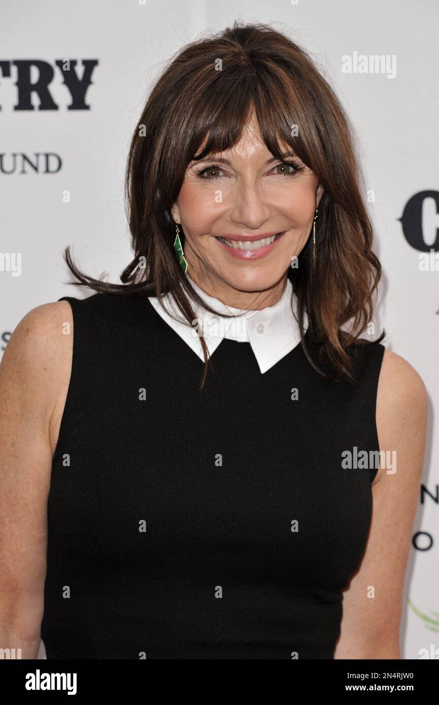 Mary Steenburgen arrives at the "Country: Portraits Of An American ...