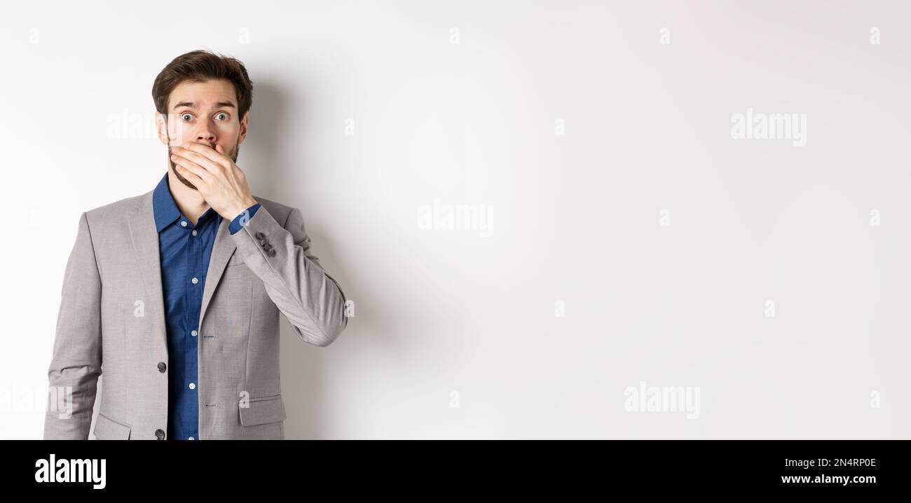 Hand covering mouth gasping hi-res stock photography and images - Alamy
