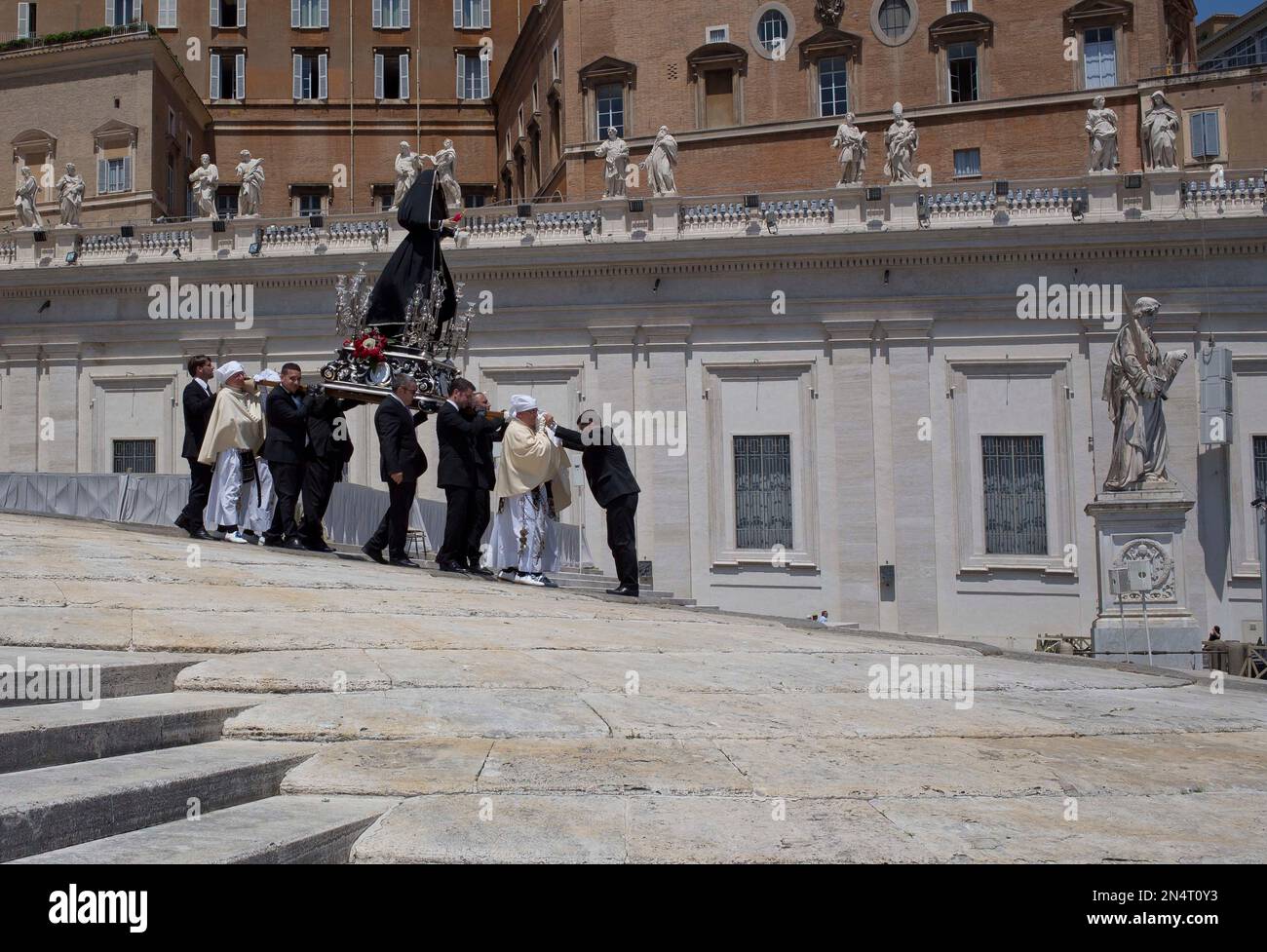 Faithful from Taranto, Apulia region, carry a statue of Madonna dell ...