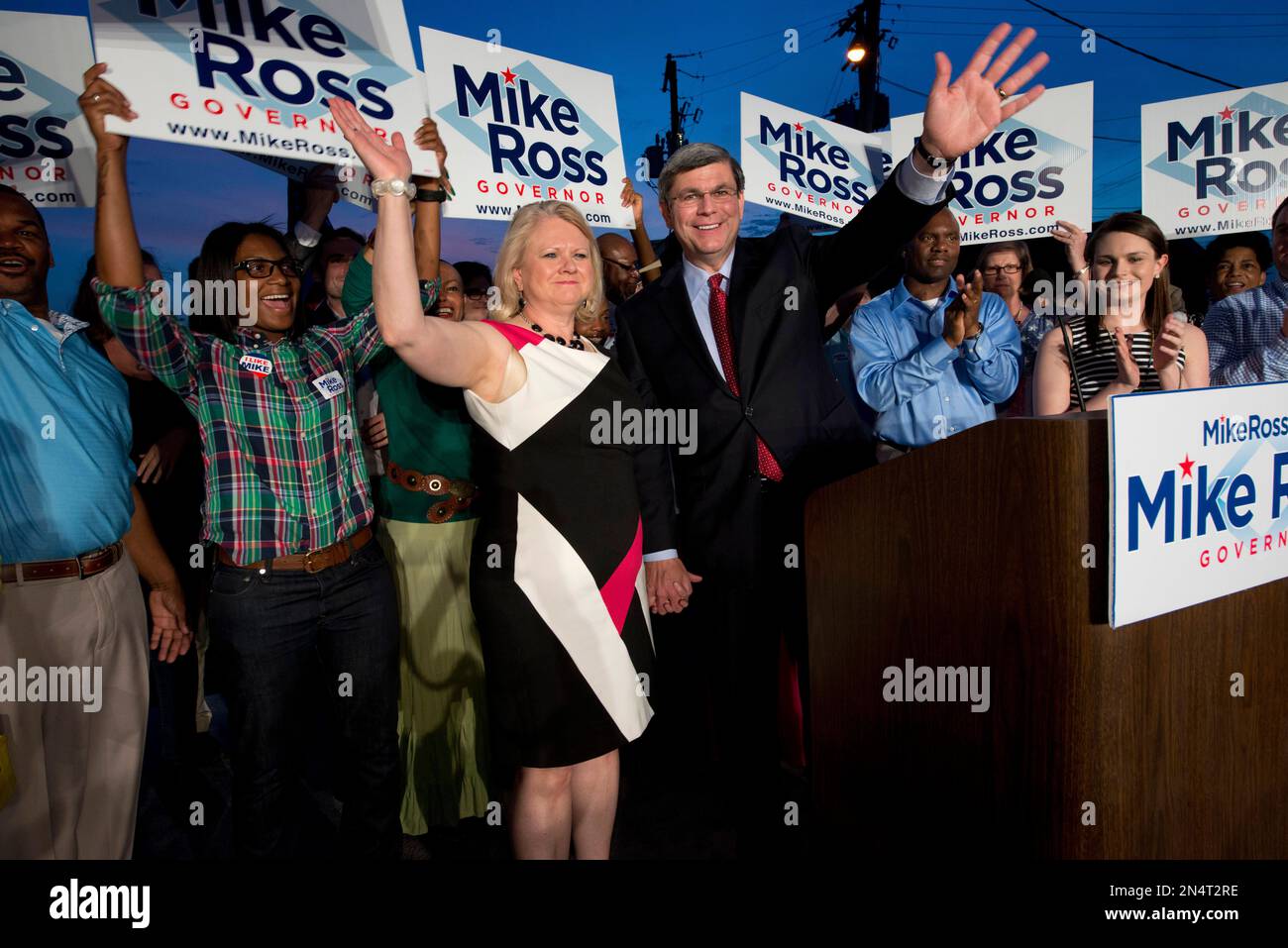 Former congressman Mike Ross, right, and his wife Holly, left ...