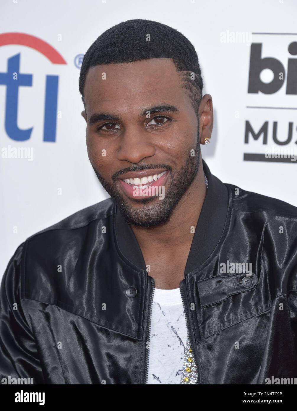 Jason Derulo arrives at the Billboard Music Awards at the MGM Grand ...