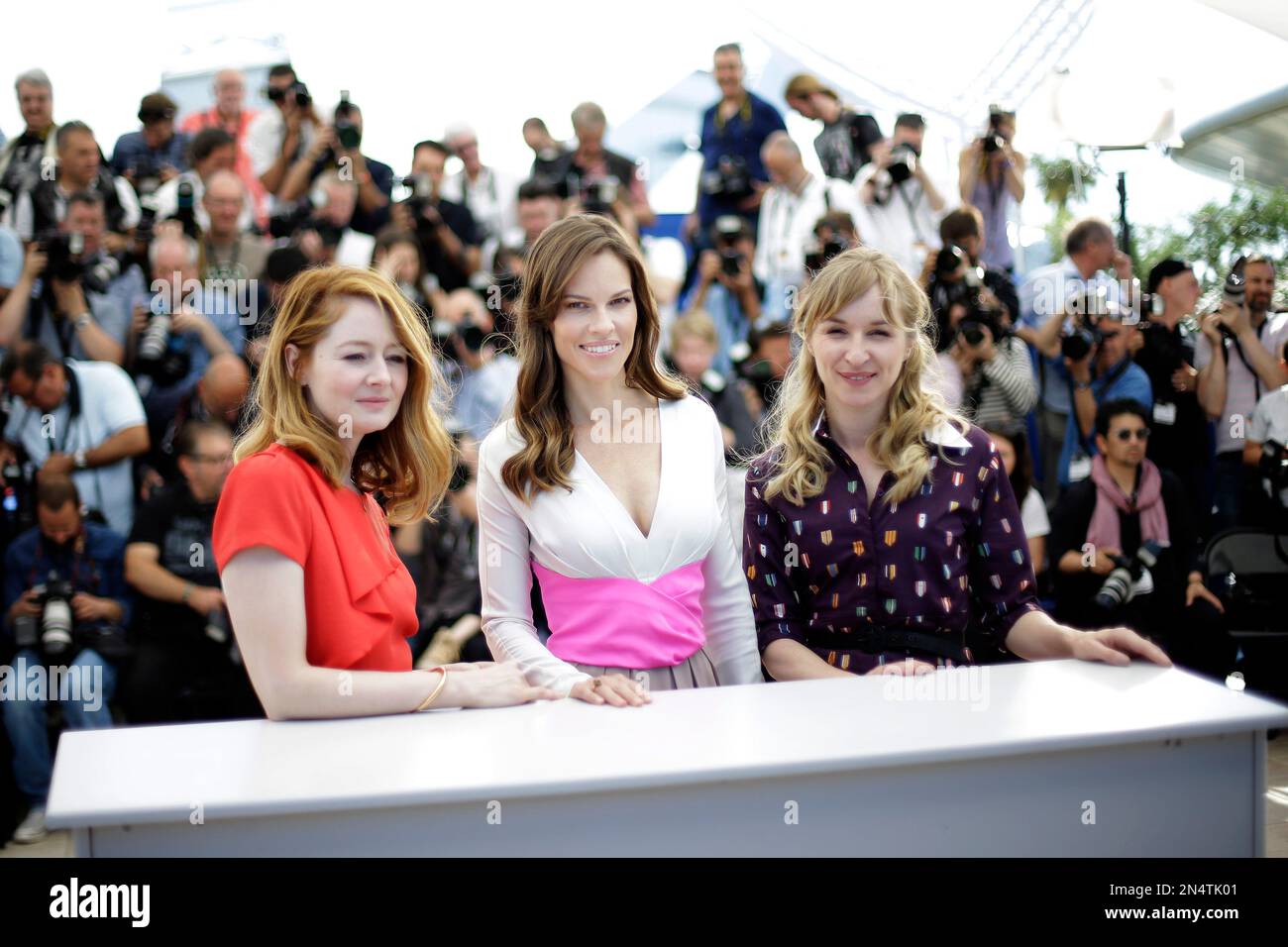 From Left Actress Miranda Otto Actress Hilary Swank And Actress Sonja