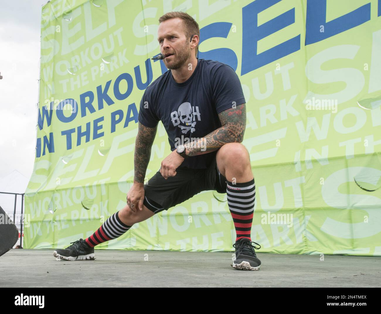 Bob Harper, trainer on "The Biggest Loser," leads thousands of ...