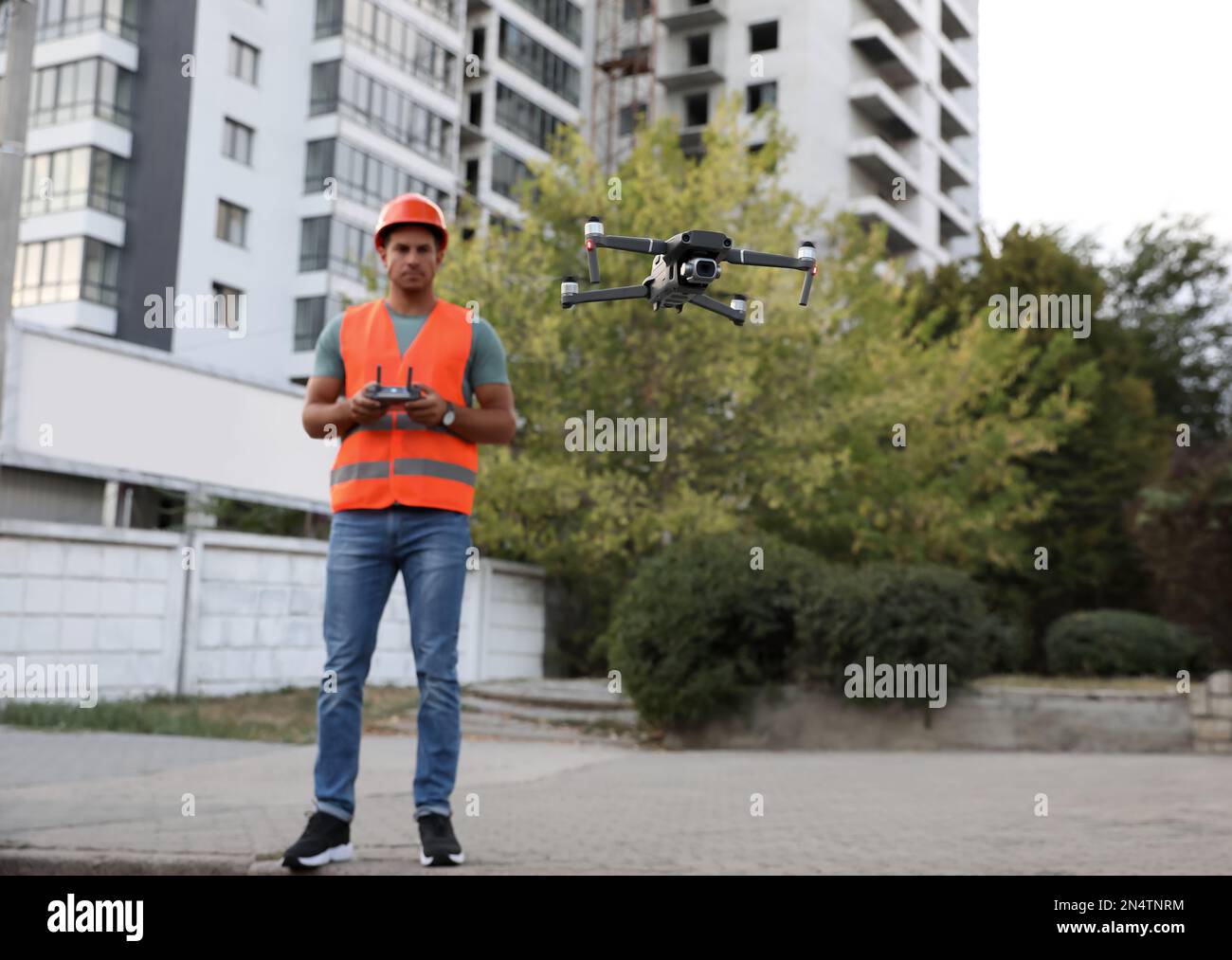 Builder operating drone remote hi-res stock photography and images - Alamy