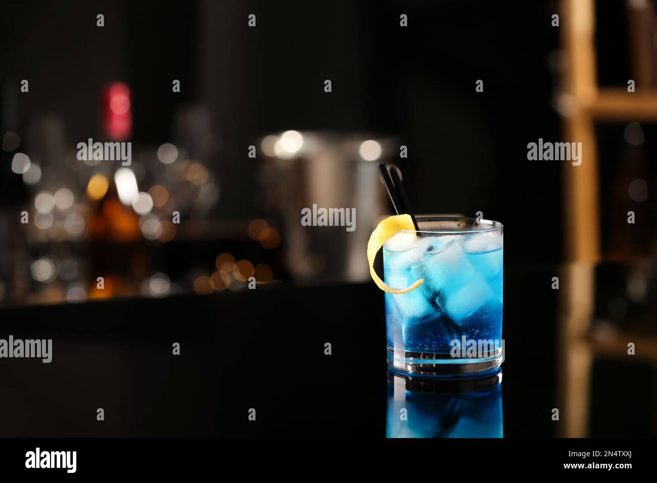 Glass of fresh alcoholic cocktail on bar counter, space for text Stock ...