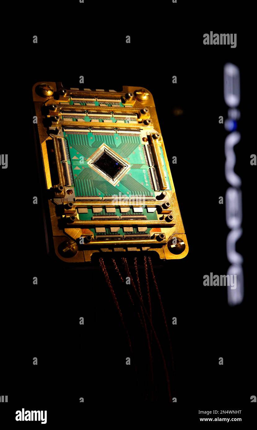 A single Vesuvius 512-qubit CPU is the heart of D-Wave 2X quantum ...
