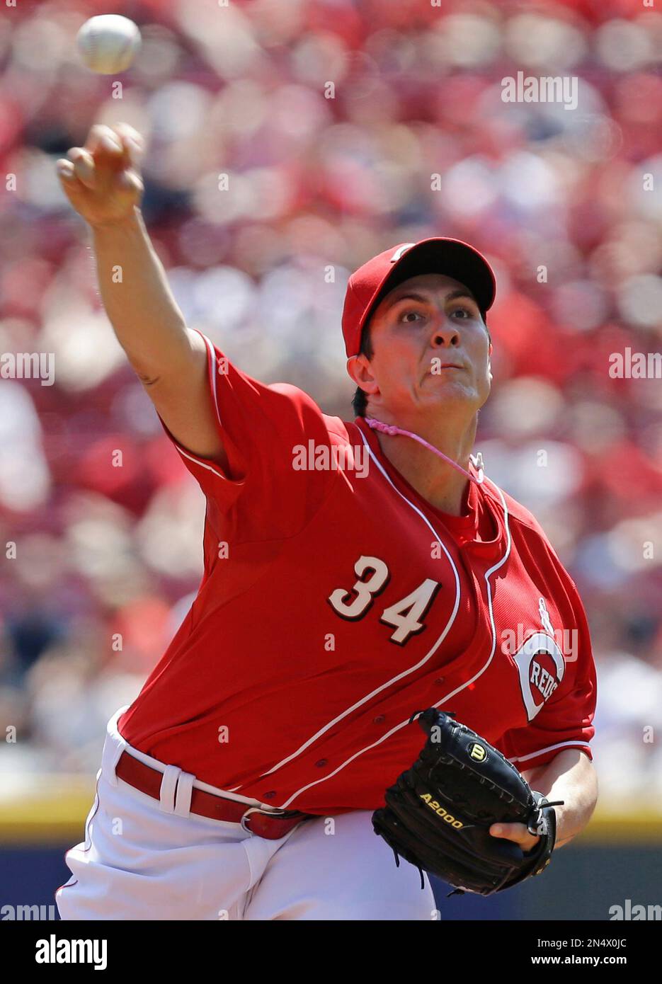 Cincinnati Reds starting pitcher Homer Bailey throws against the ...
