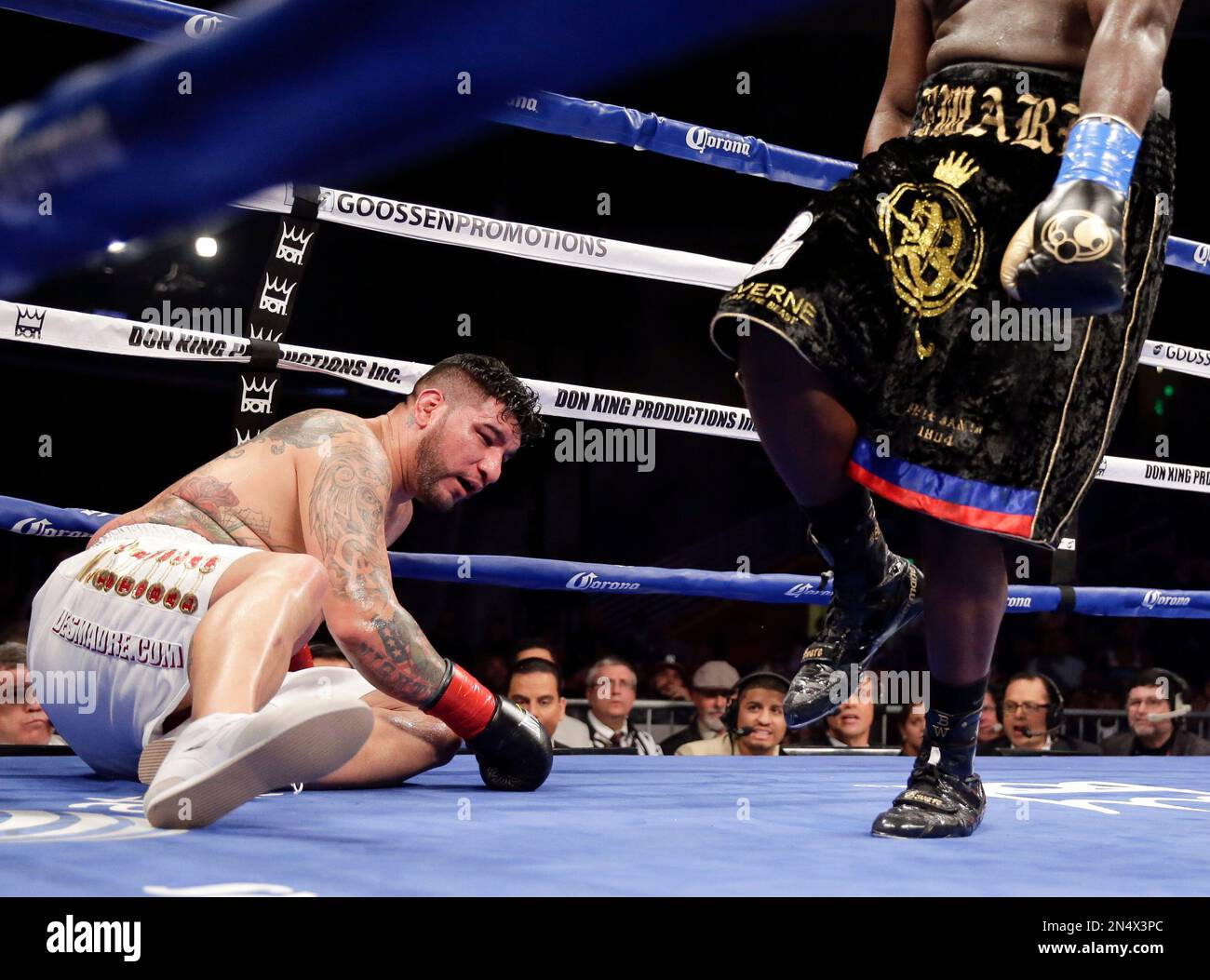 Bermane Stiverne, right, celebrates his knockdown of Chris Arreola ...