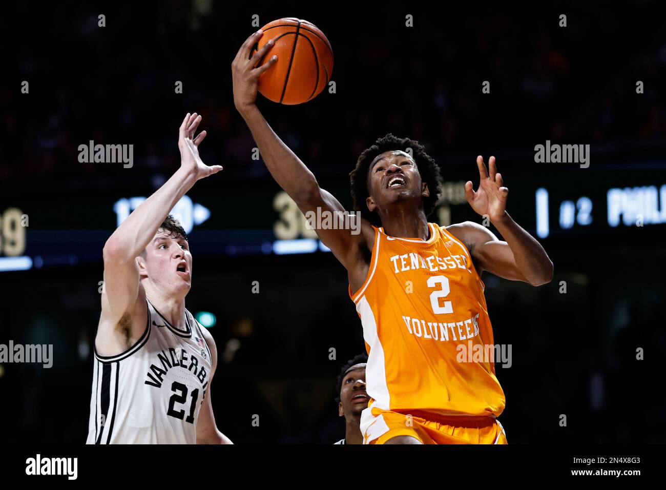 Tennessee forward Julian Phillips (2) shoots past Vanderbilt forward ...