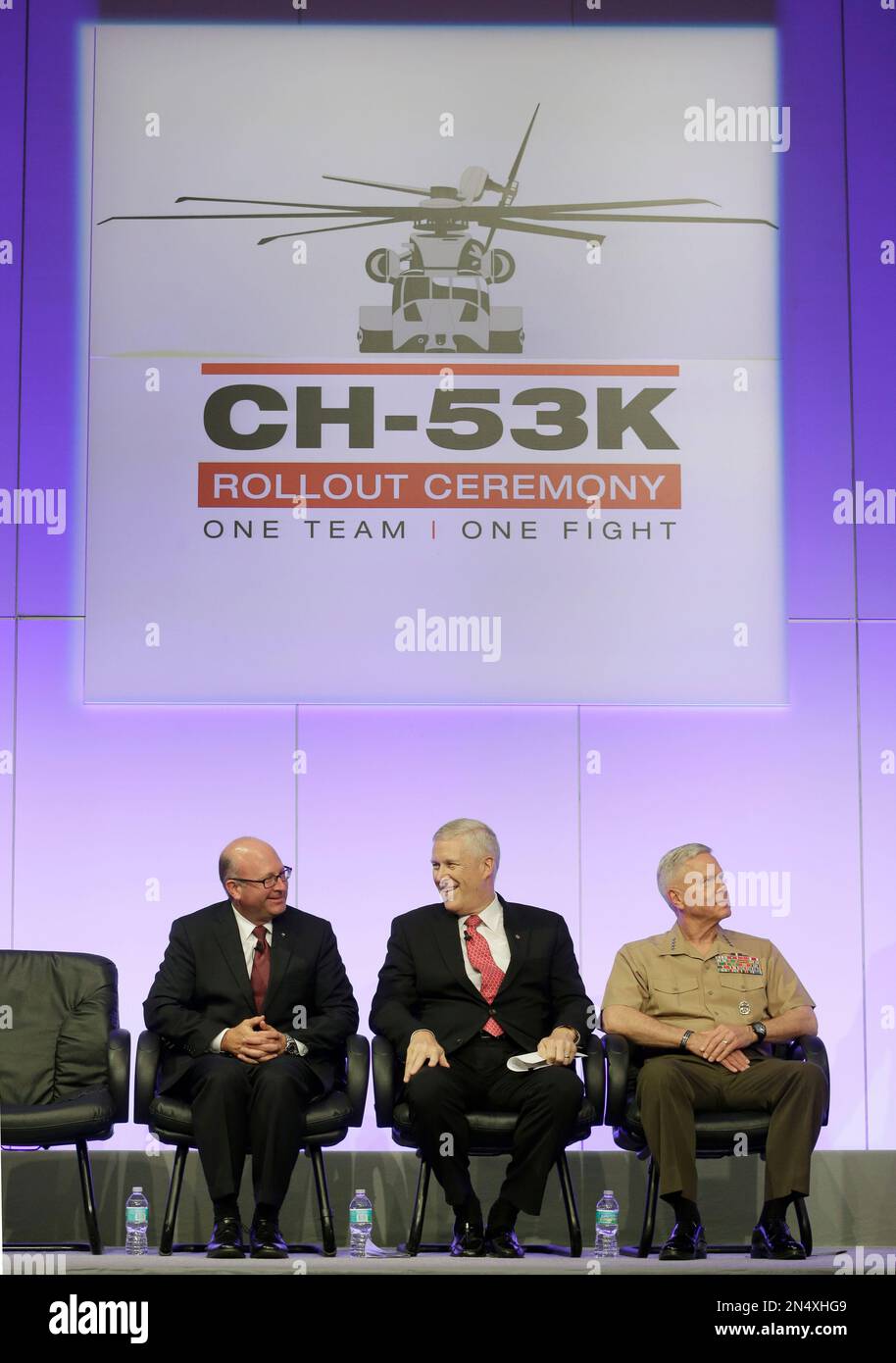 U.S. Marine Corps Commandant Gen. James Amos, right, and United ...