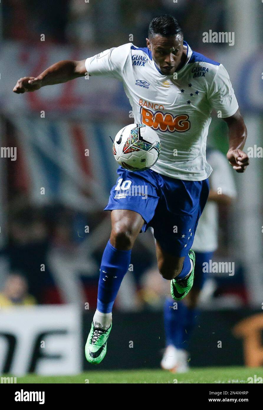 Julio Baptista of Brazil's Cruzeiro controls the ball during a Copa ...