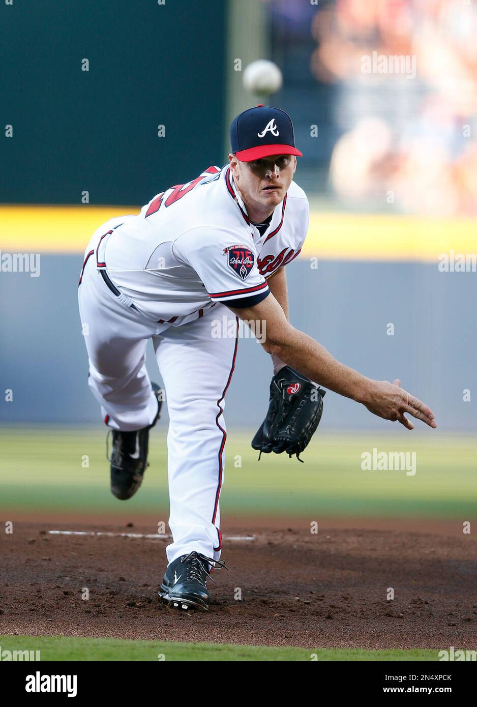 Atlanta Braves starting pitcher Gavin Floyd (32) works in the first ...