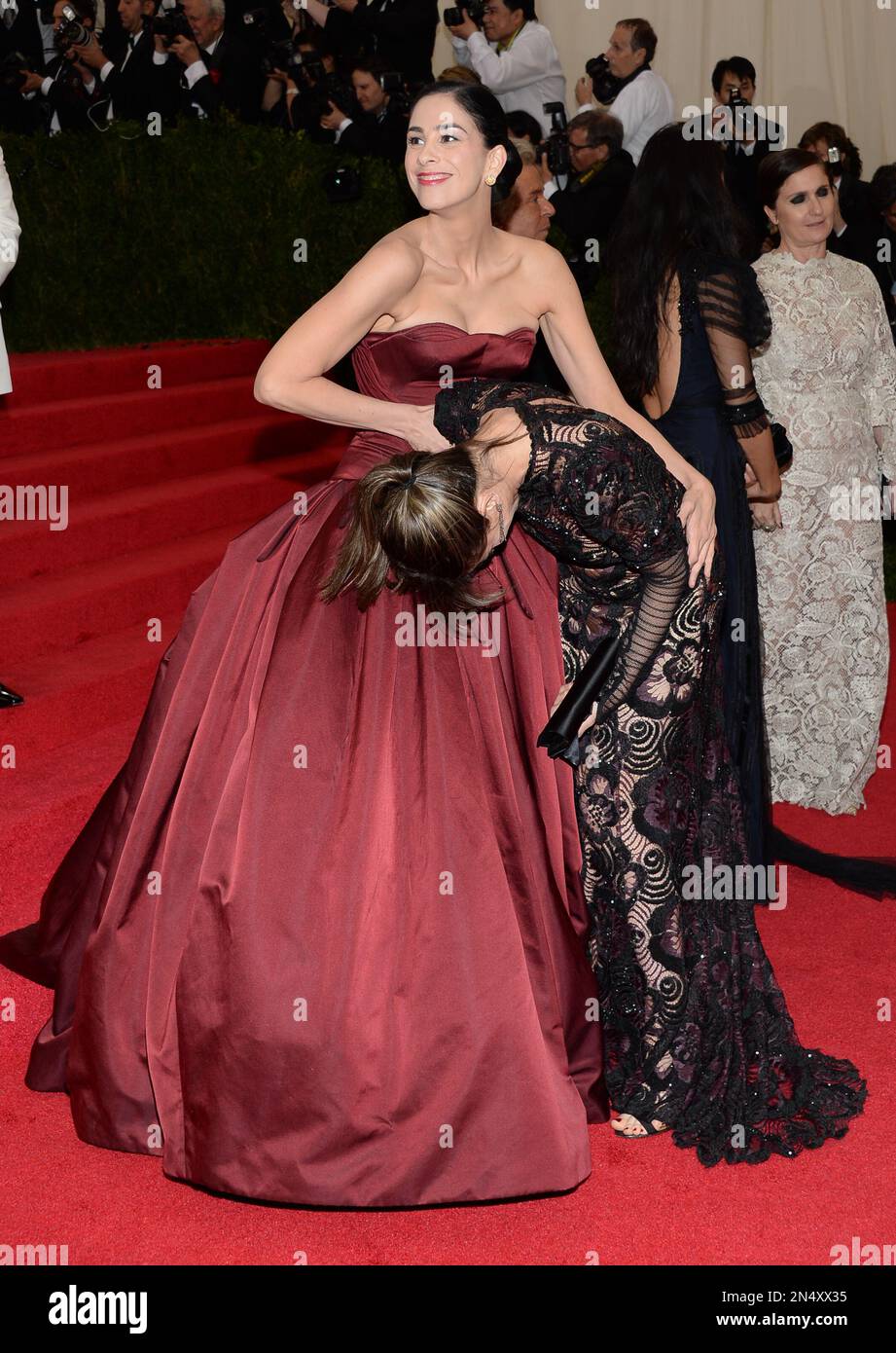 Sarah Silverman, left, and Amanda Peet attend The Metropolitan Museum ...