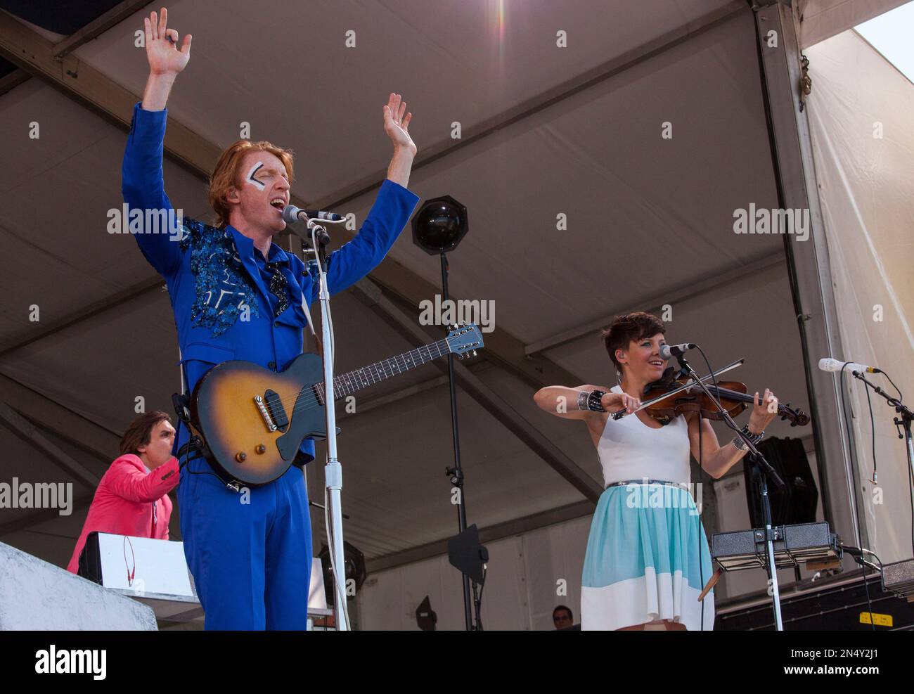 Richard Parry and Sarah Neufeld of Arcade Fire perform at the New ...