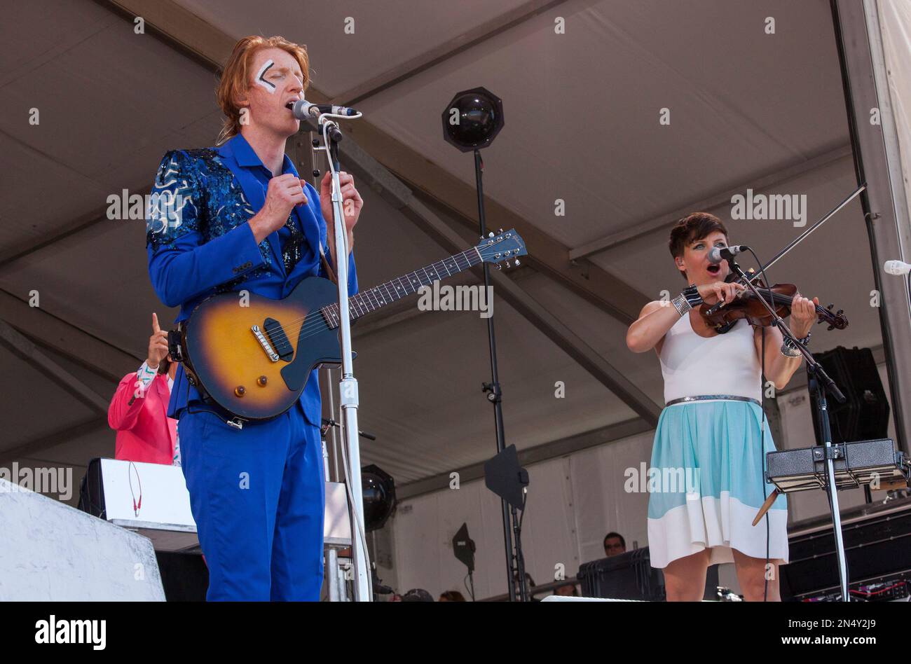 Richard Parry and Sarah Neufeld of Arcade Fire perform at the New ...