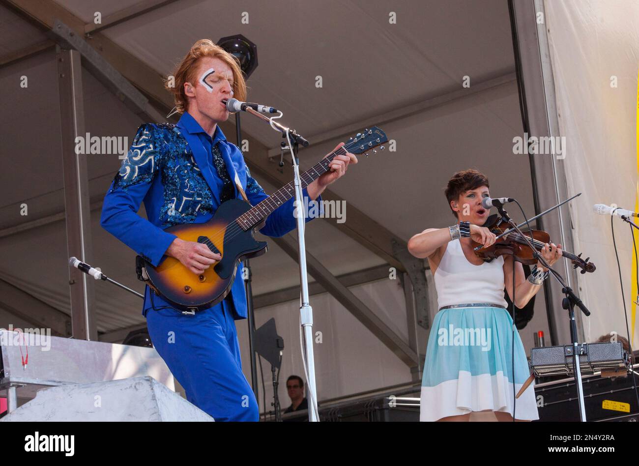 Richard Parry and Sarah Neufeld of Arcade Fire perform at the New ...